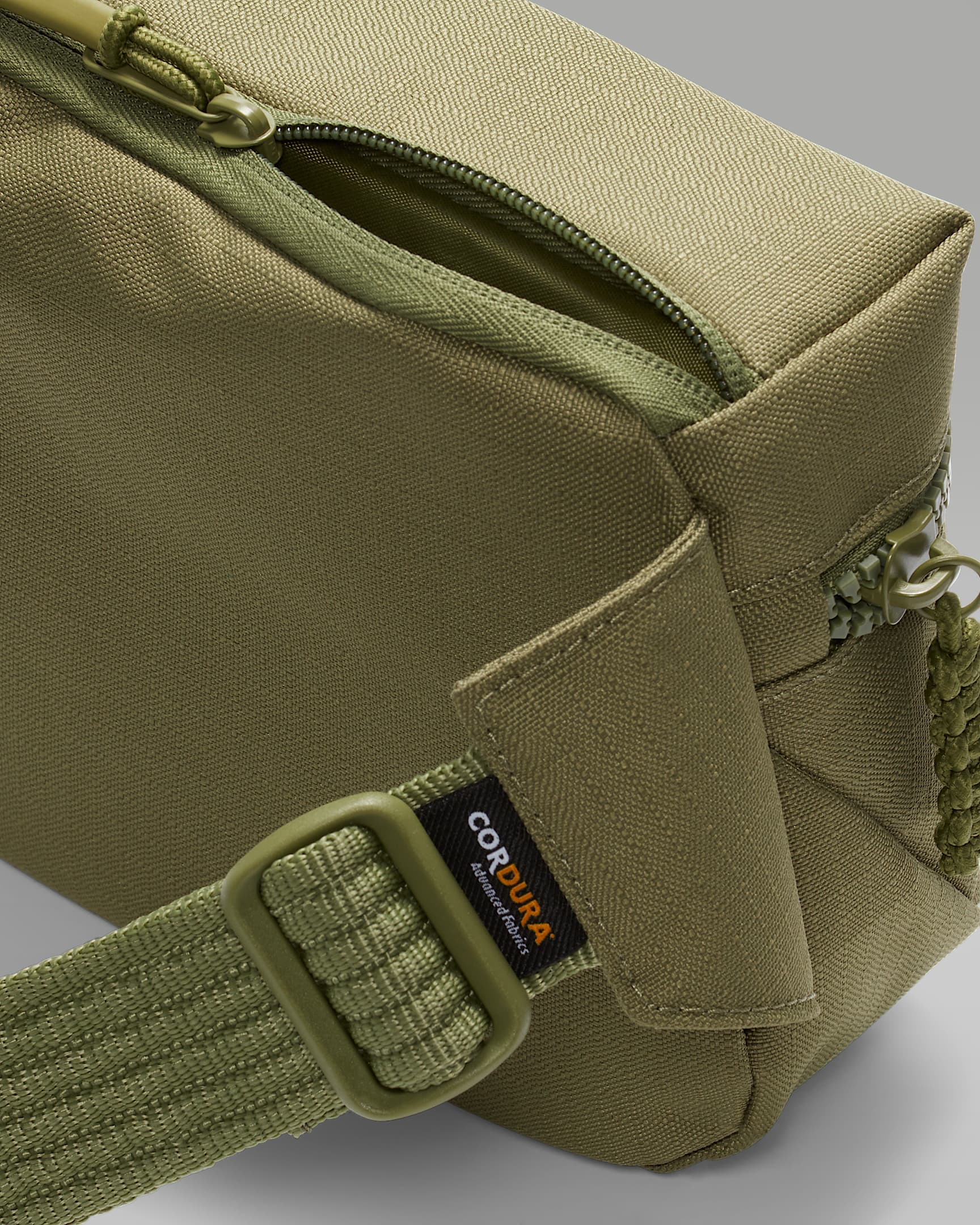 Jordan Flight Cross-Body Cross-Body Bag (2L). Nike AT