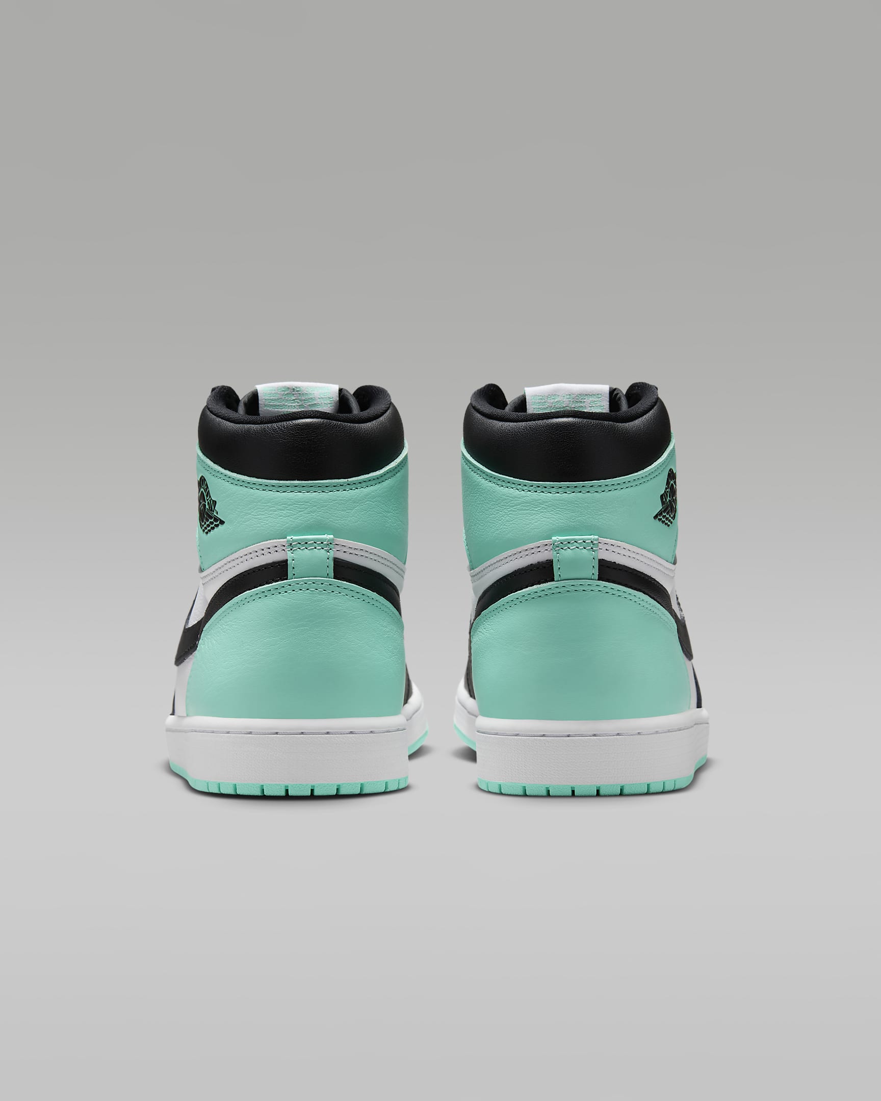 Air Jordan 1 Retro High OG Men's Shoes. Nike BE