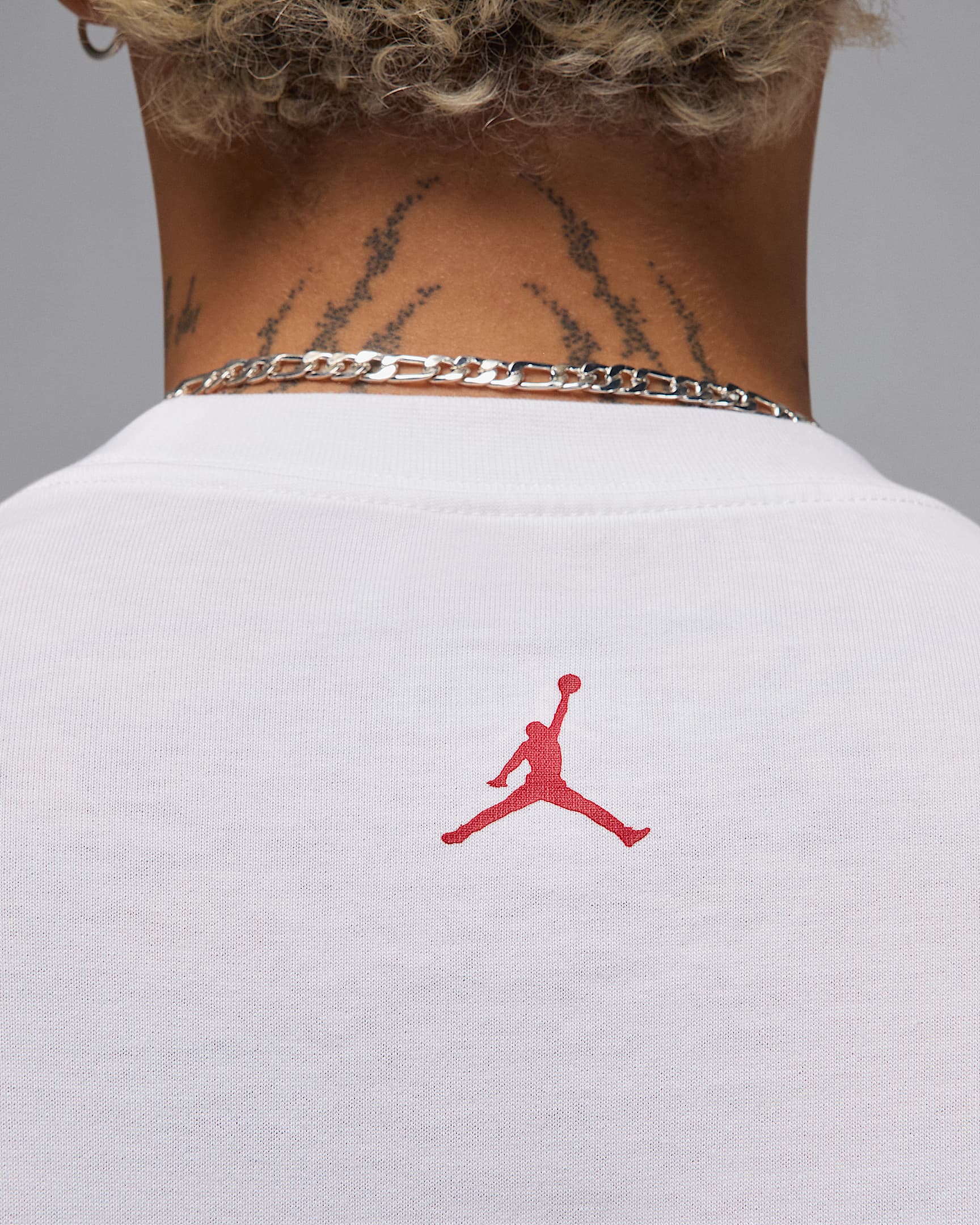 Jordan Brand Men's Sneaker Patch T-Shirt. Nike IN