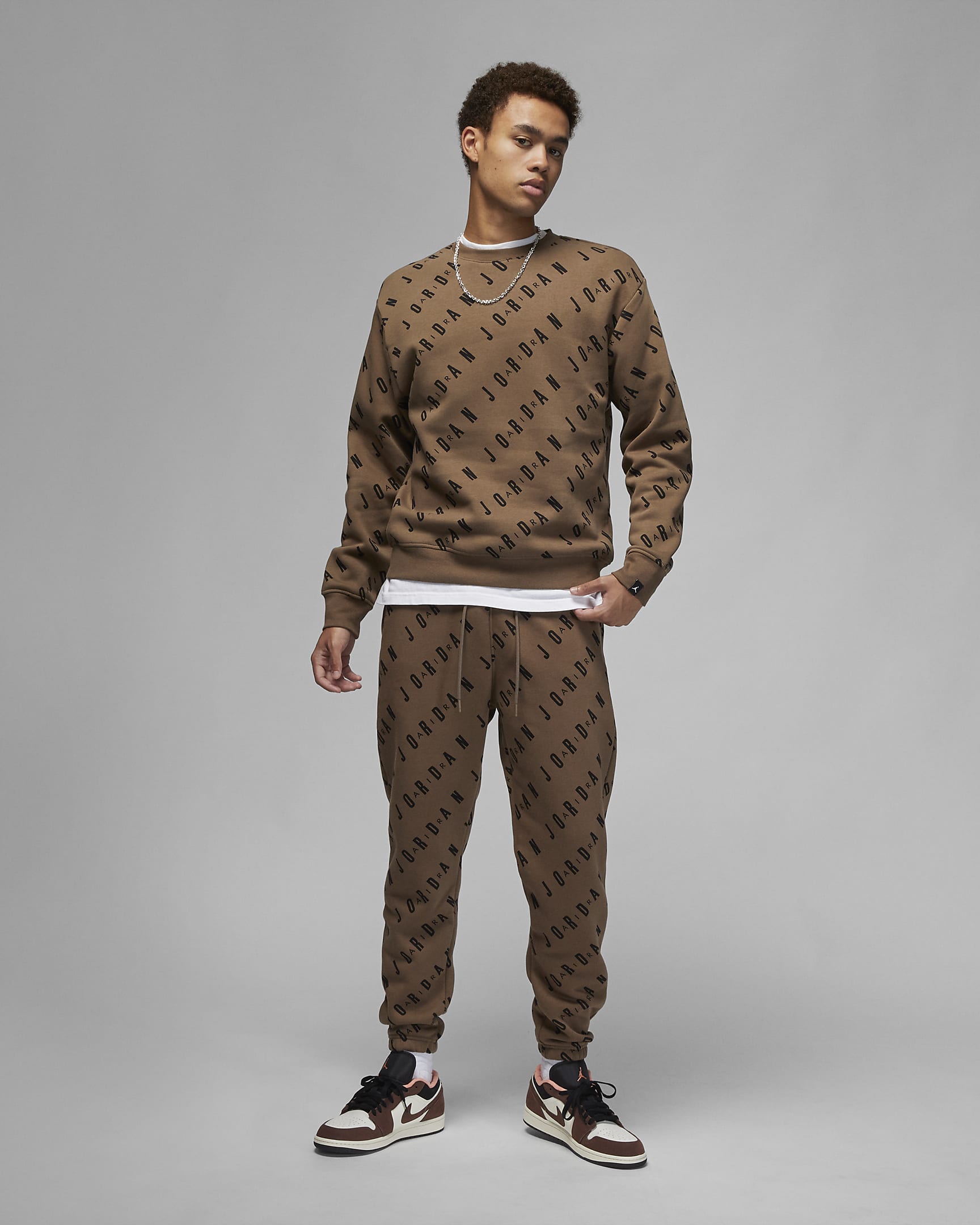 Jordan Essentials Men's Graphic Fleece Crew-neck Sweatshirt. Nike NL