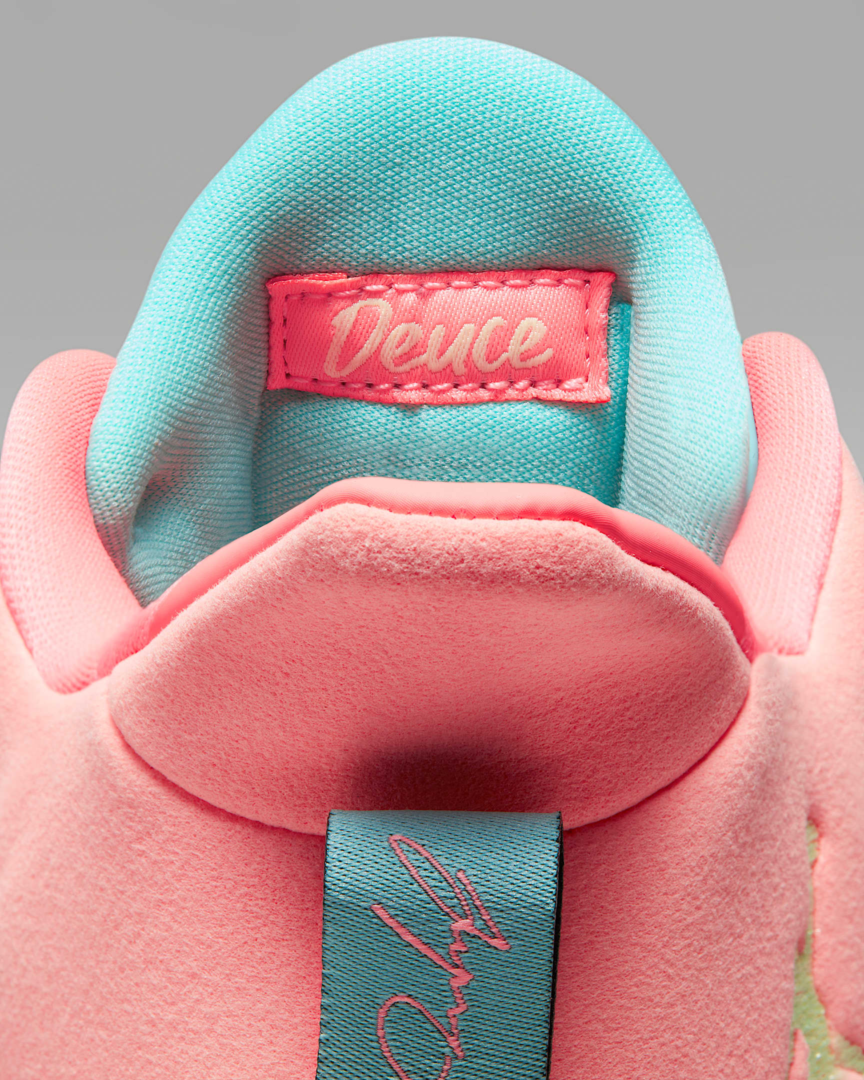 Tatum 1 "Pink Lemonade" Older Kids' Shoes. Nike SG