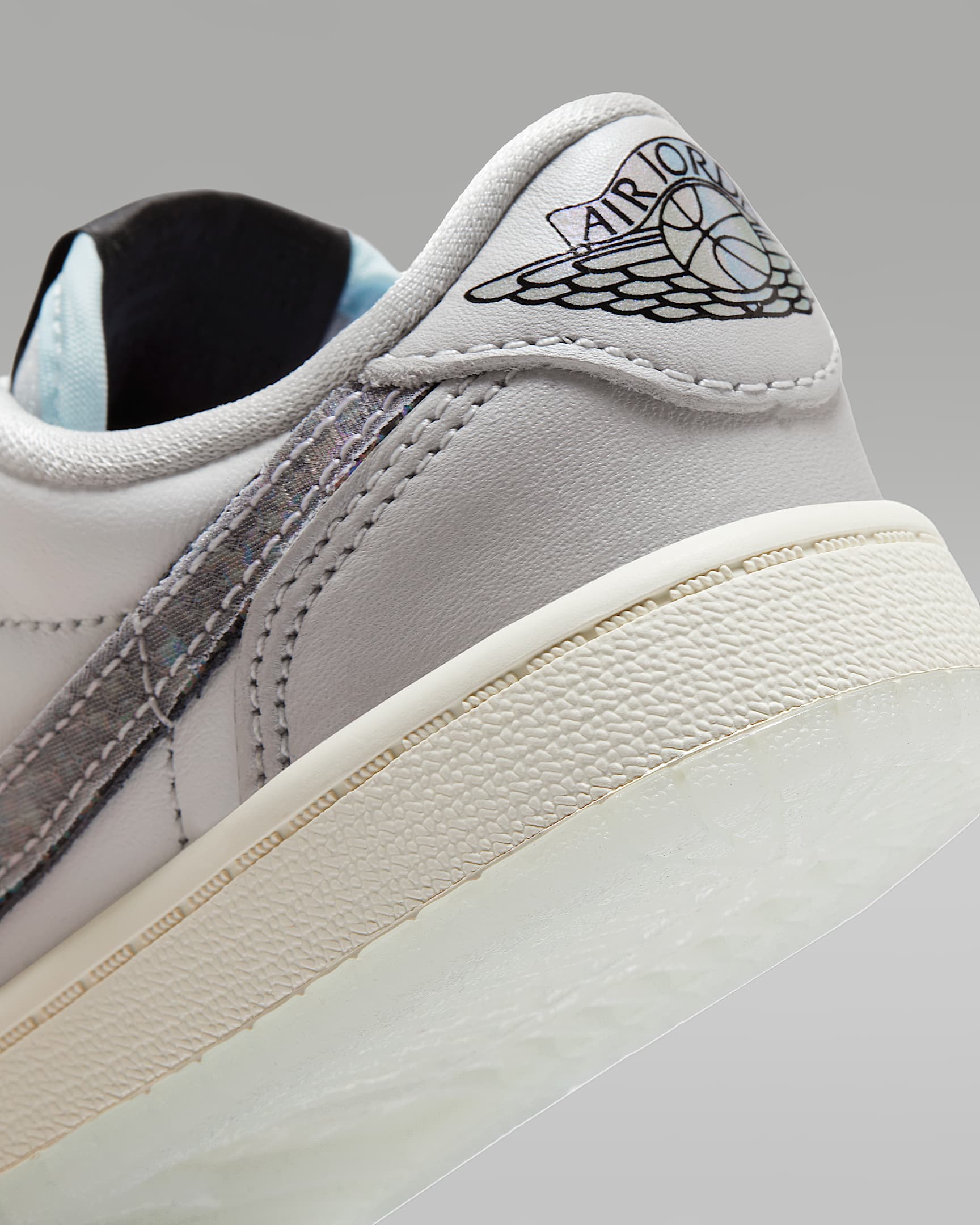 Jordan 1 Retro 低筒 "LNY" 小童鞋款。Nike TW