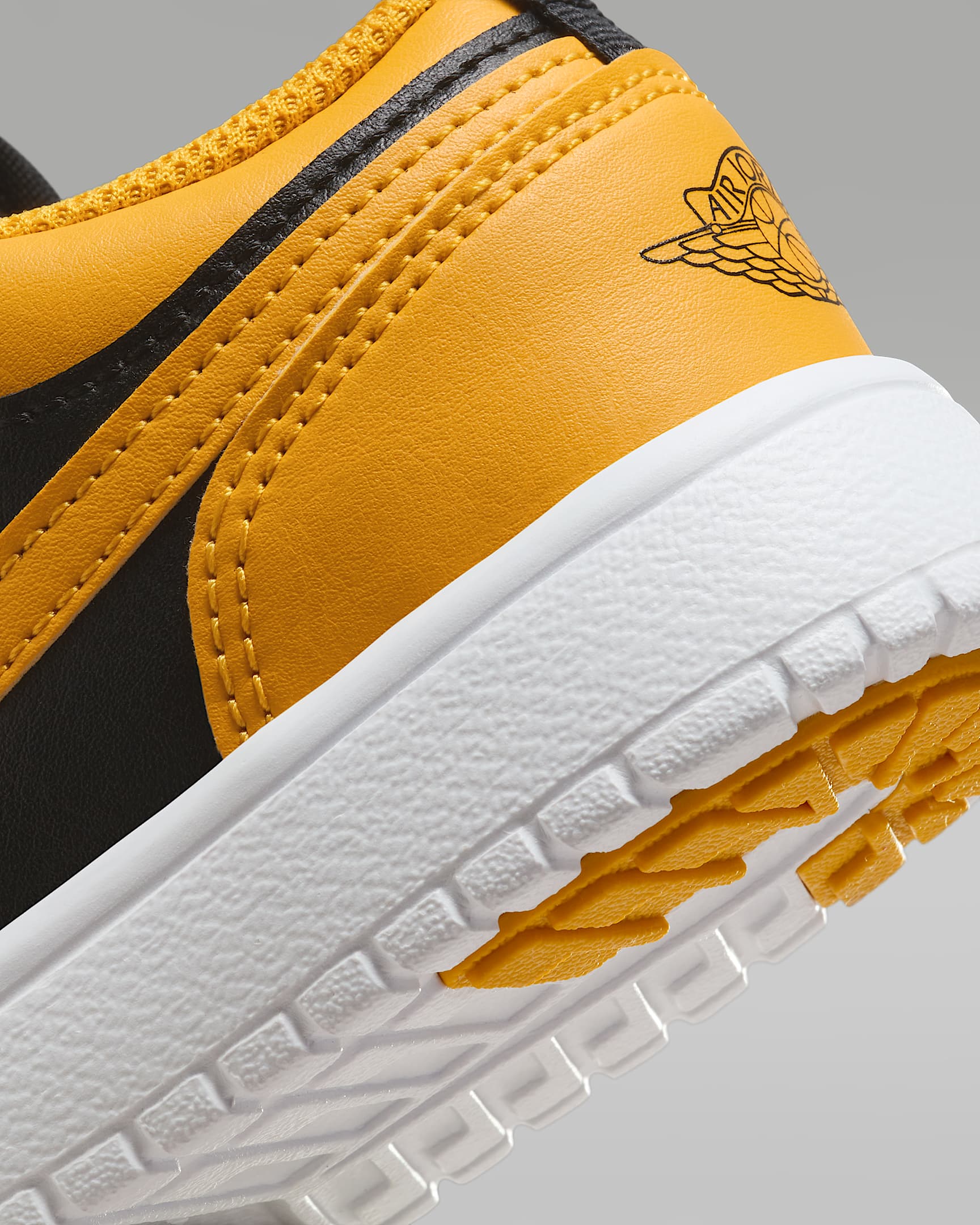 Jordan 1 Low Alt Younger Kids' Shoes. Nike CA