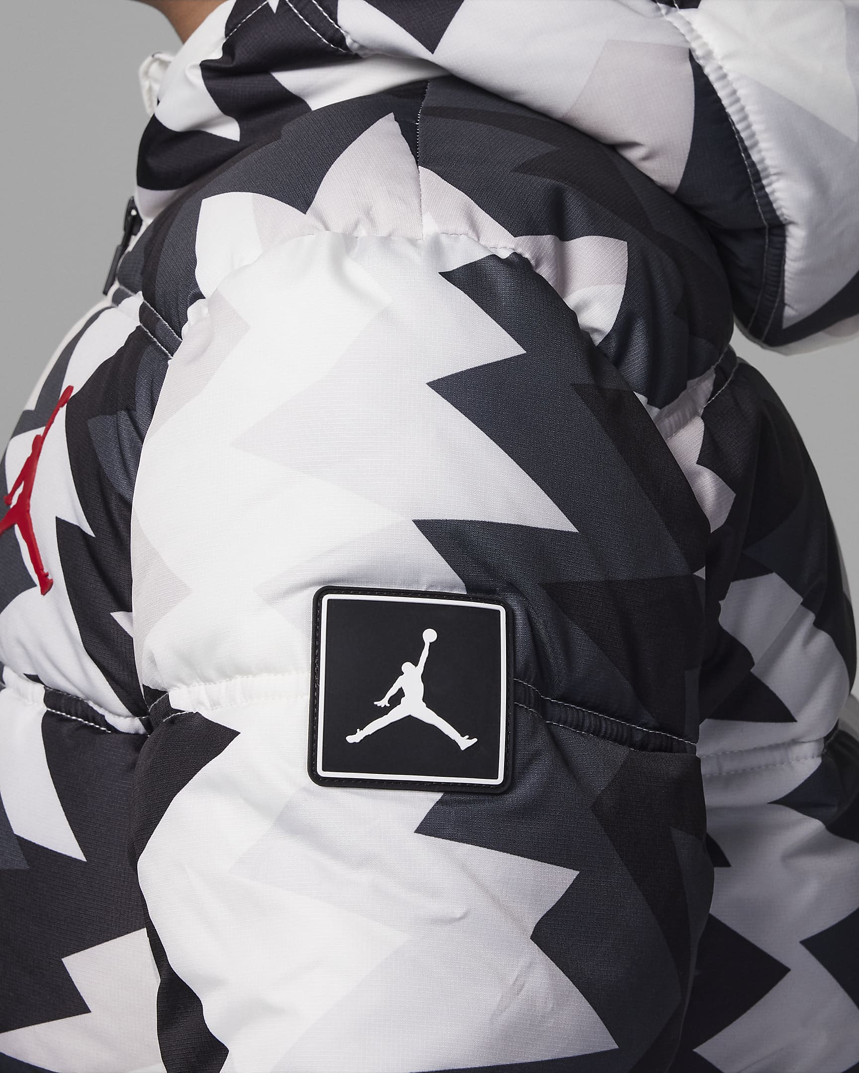 Jordan Printed Essential Puffer Older Kids' Jacket. Nike LU