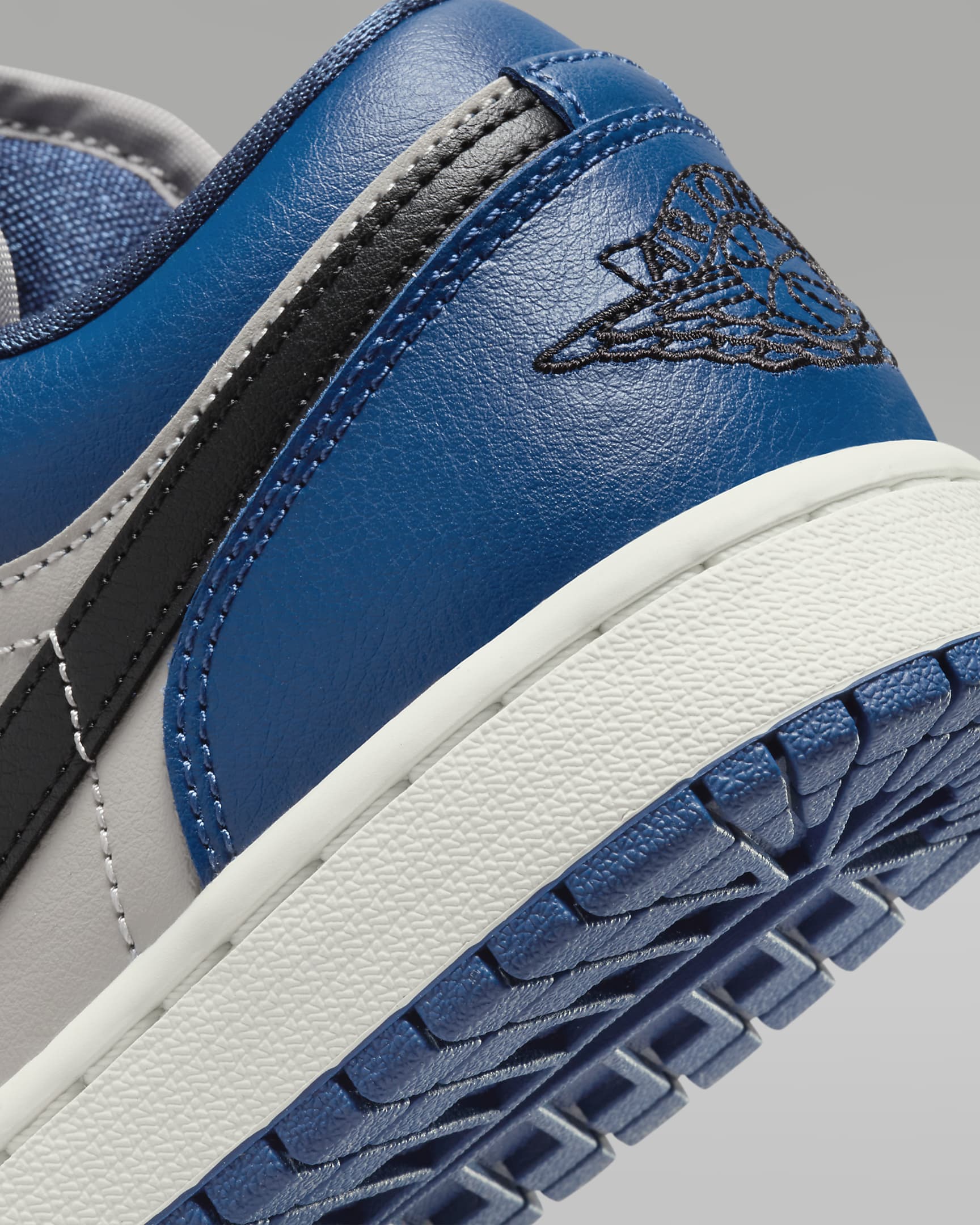 Air Jordan 1 Low Women's Shoes. Nike SE