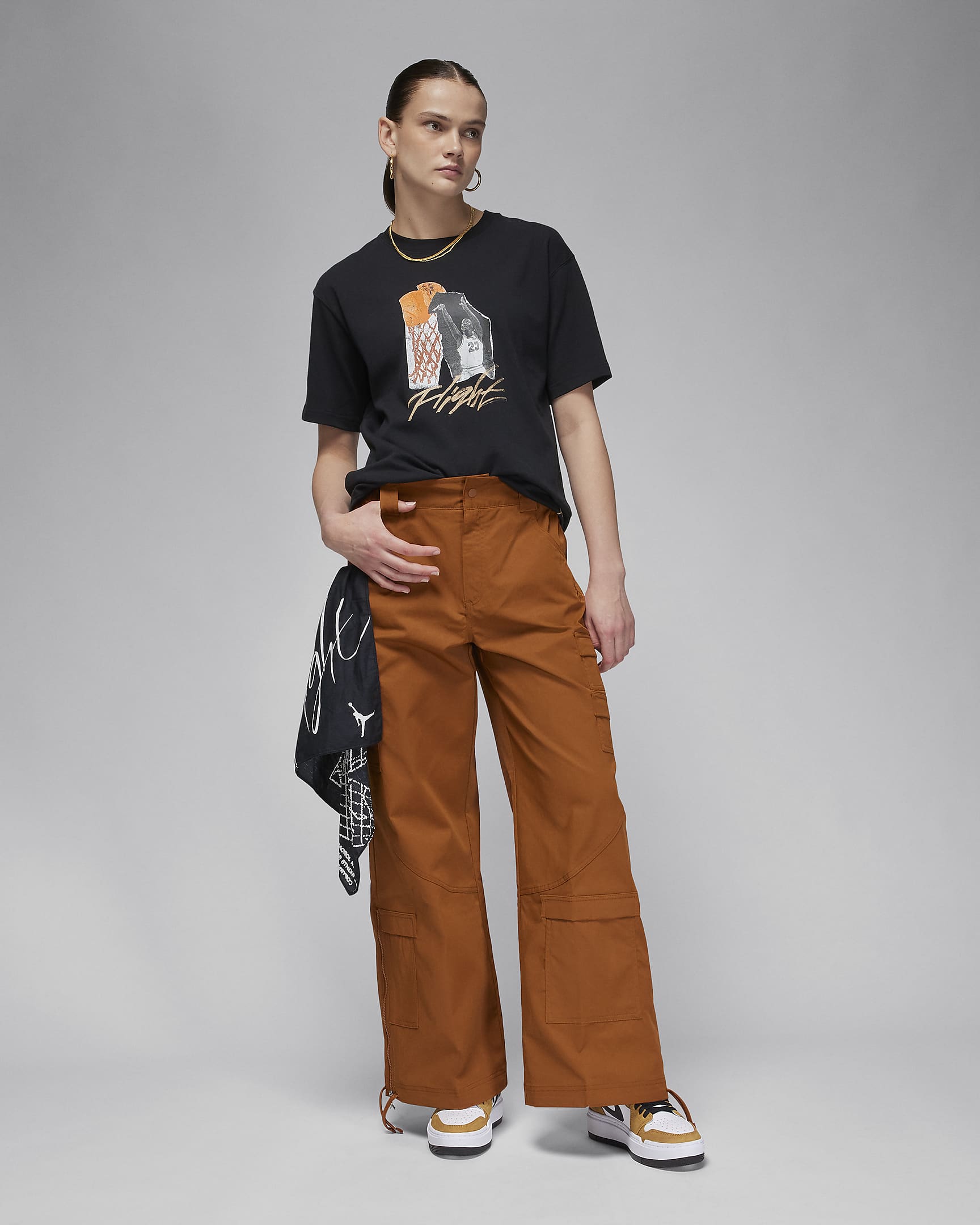 Jordan Women's Collage T-Shirt. Nike BE
