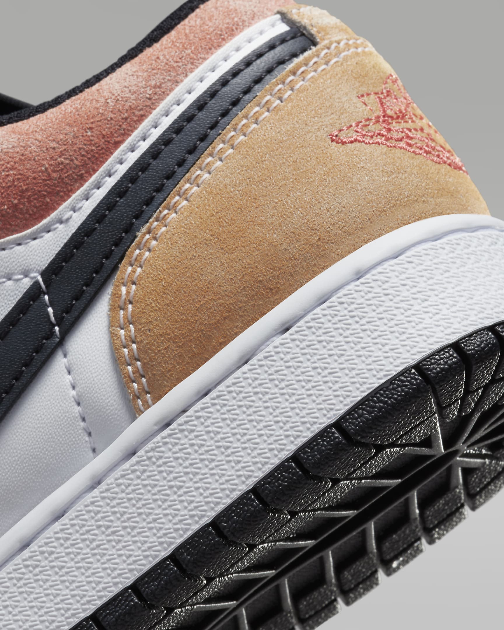 Air Jordan 1 Low SE Older Kids' Shoes. Nike IN