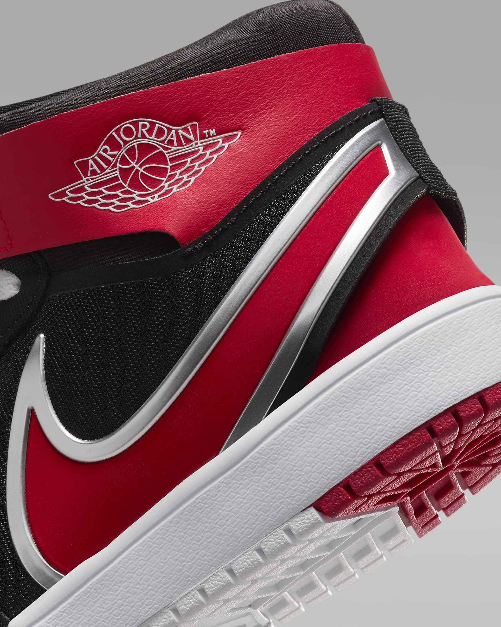 Jordan 1 Mid RM EasyOn Older Kids' Shoes. Nike VN