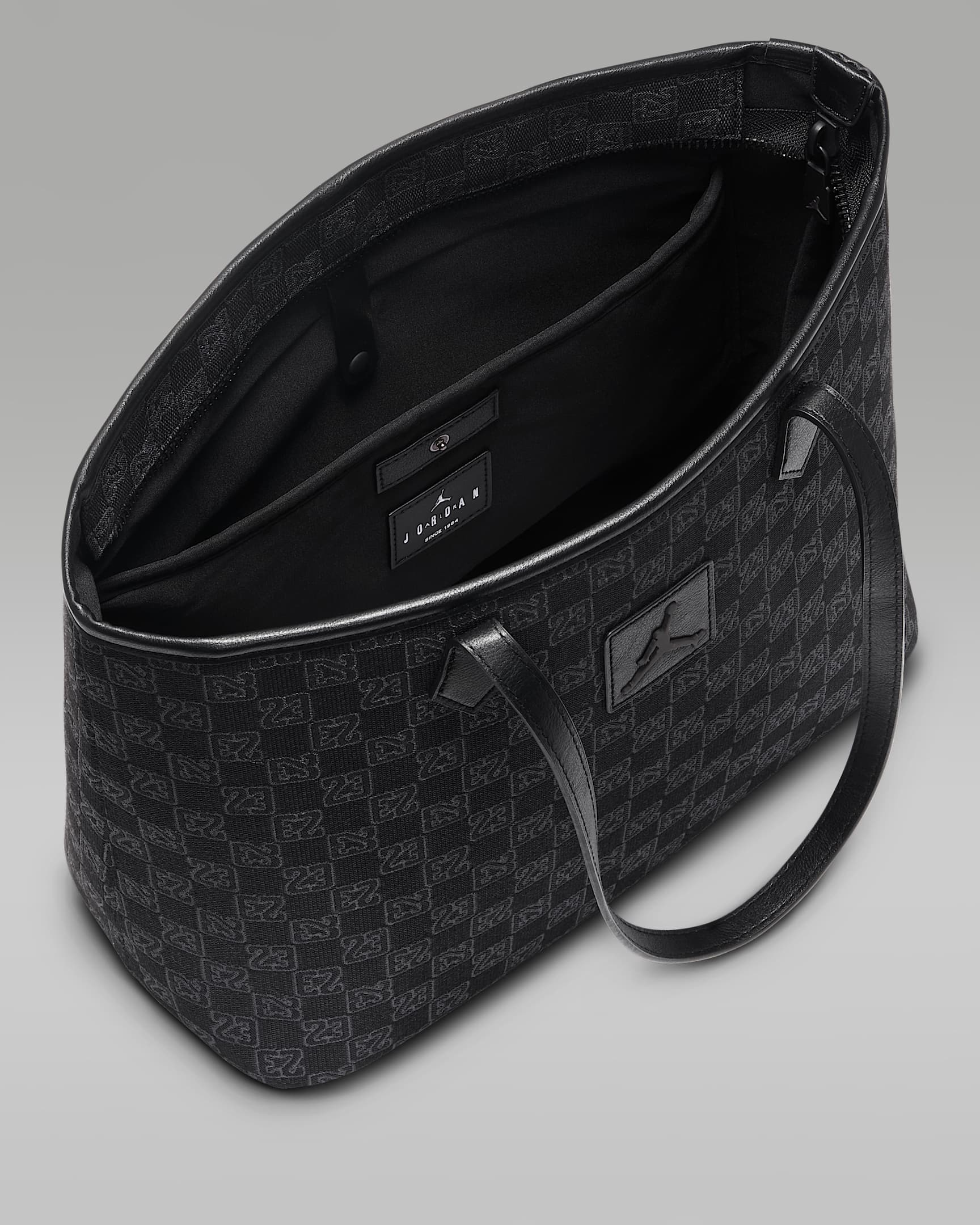 Jordan Monogram Men's Tote Bag (17L). Nike NL