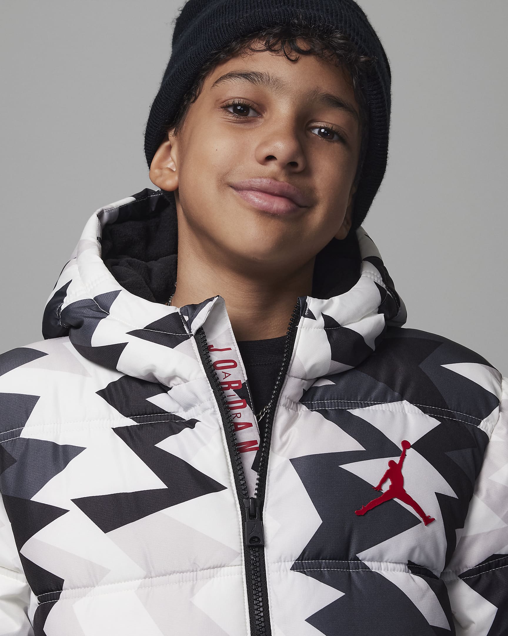 Jordan Printed Essential Puffer Older Kids' Jacket. Nike SI