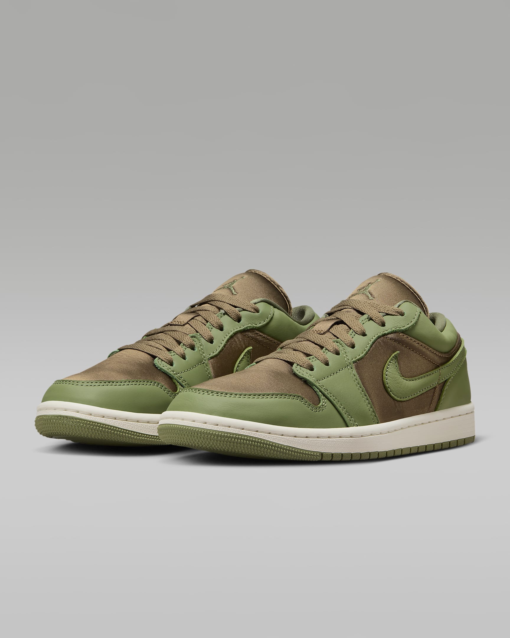 Chaussure Air Jordan 1 Low SE pour femme. Nike BE