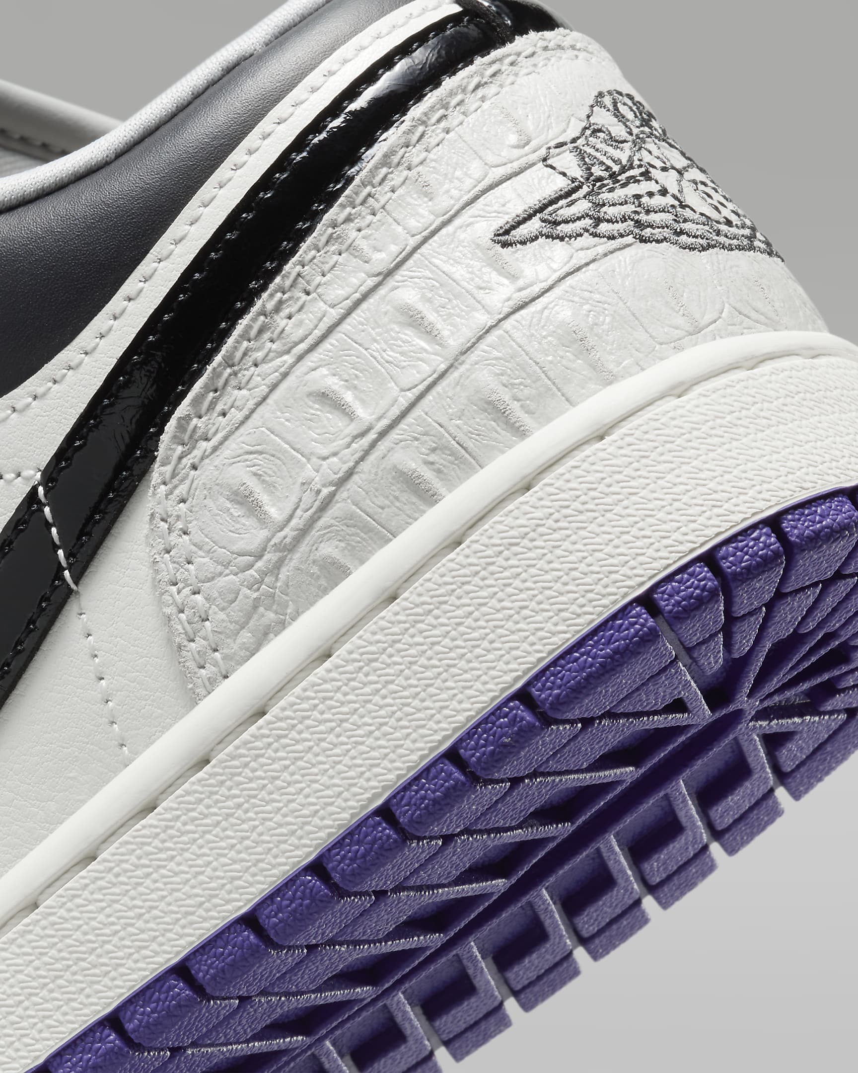 Air Jordan 1 Low SE Women's Shoes. Nike BE