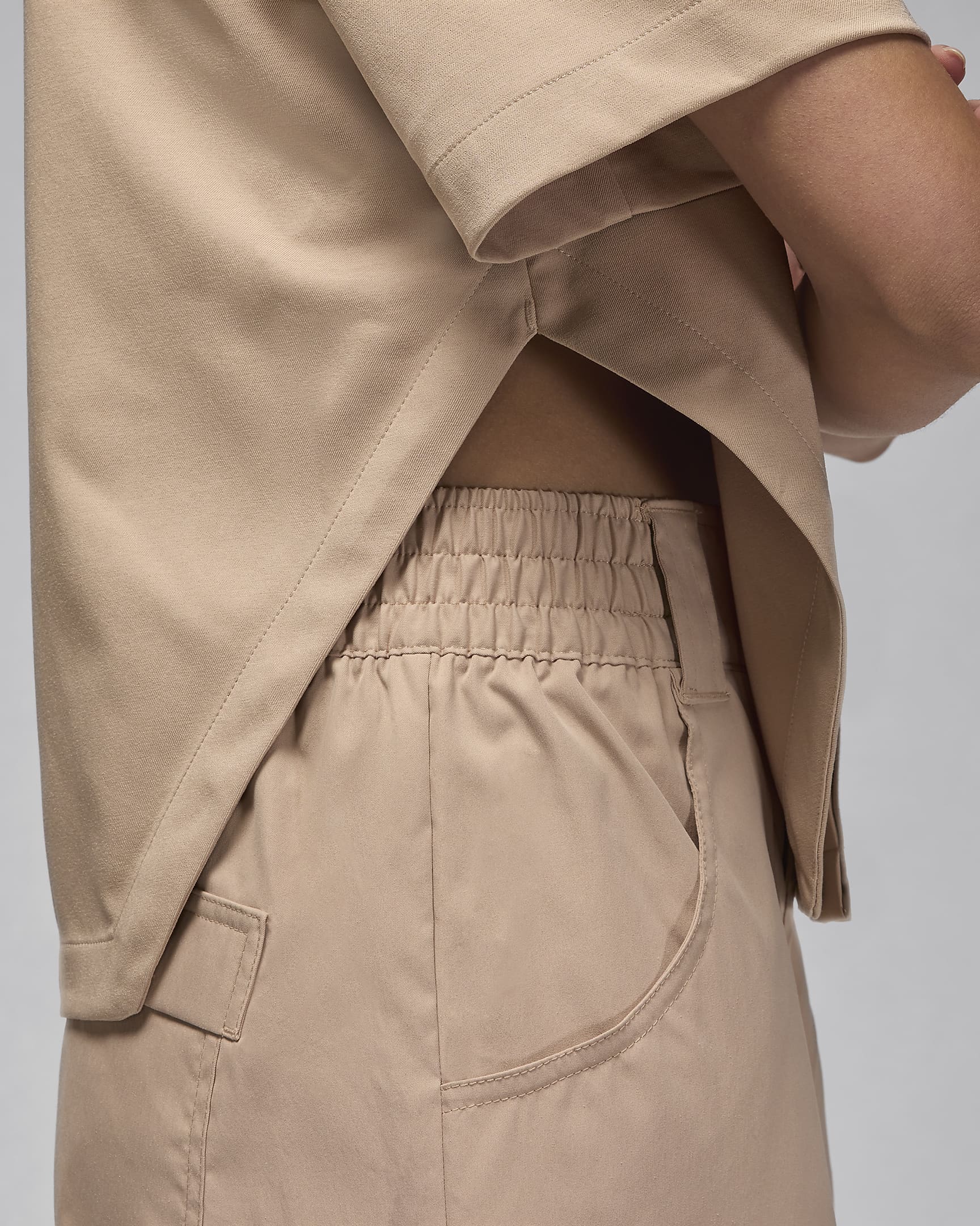 Jordan Women's Woven Crop Top. Nike SG