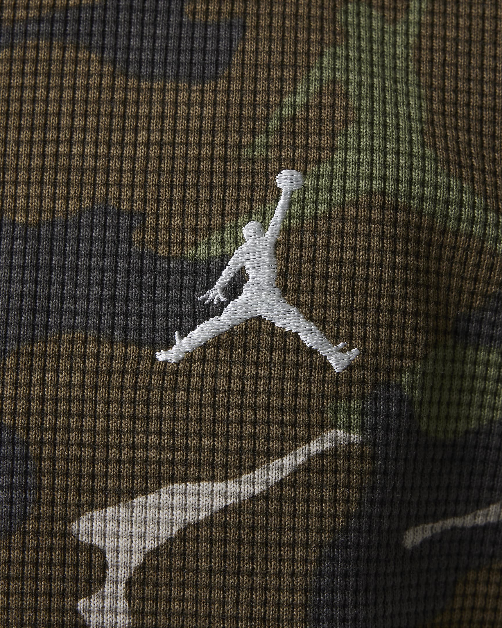 Jordan Brooklyn Essentials Big Kids' Camo Long Sleeve Top. Nike JP