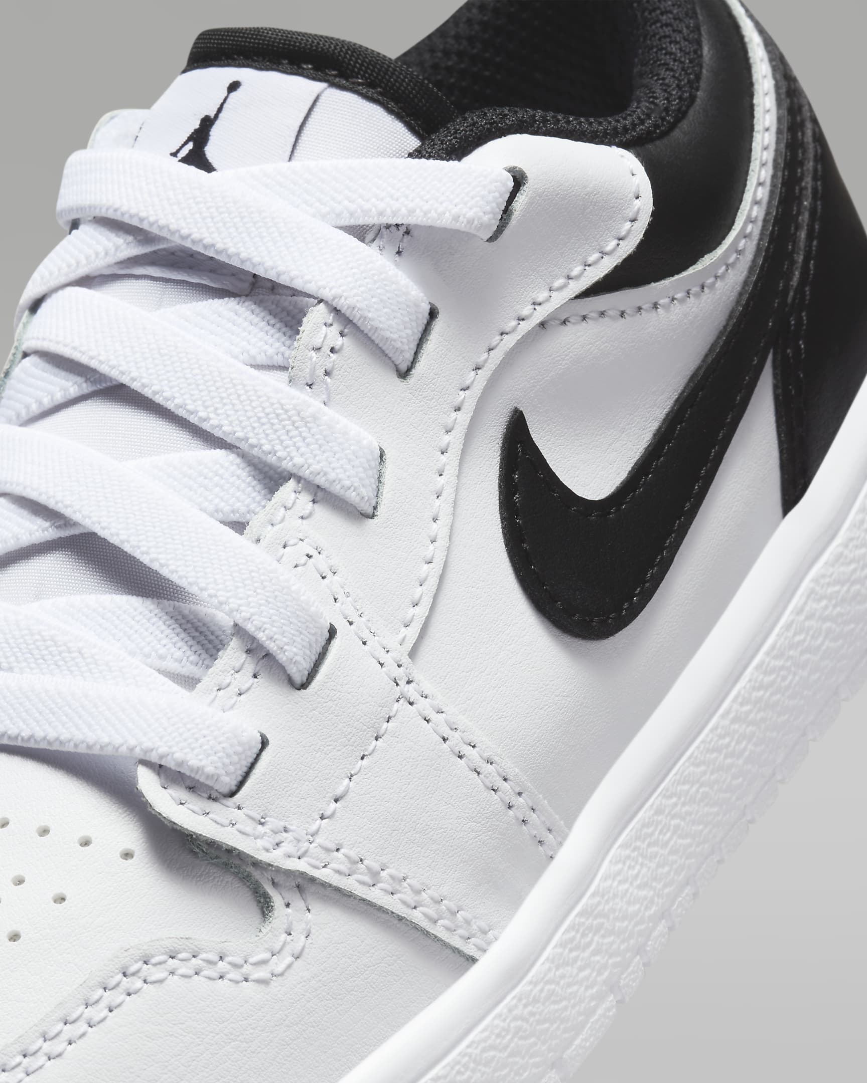 Jordan 1 Low Alt Younger Kids' Shoes. Nike AT