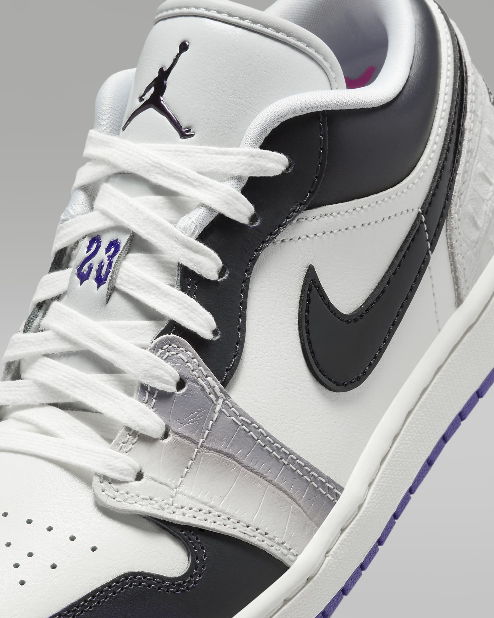 Air Jordan 1 Low SE Women's Shoes. Nike BE