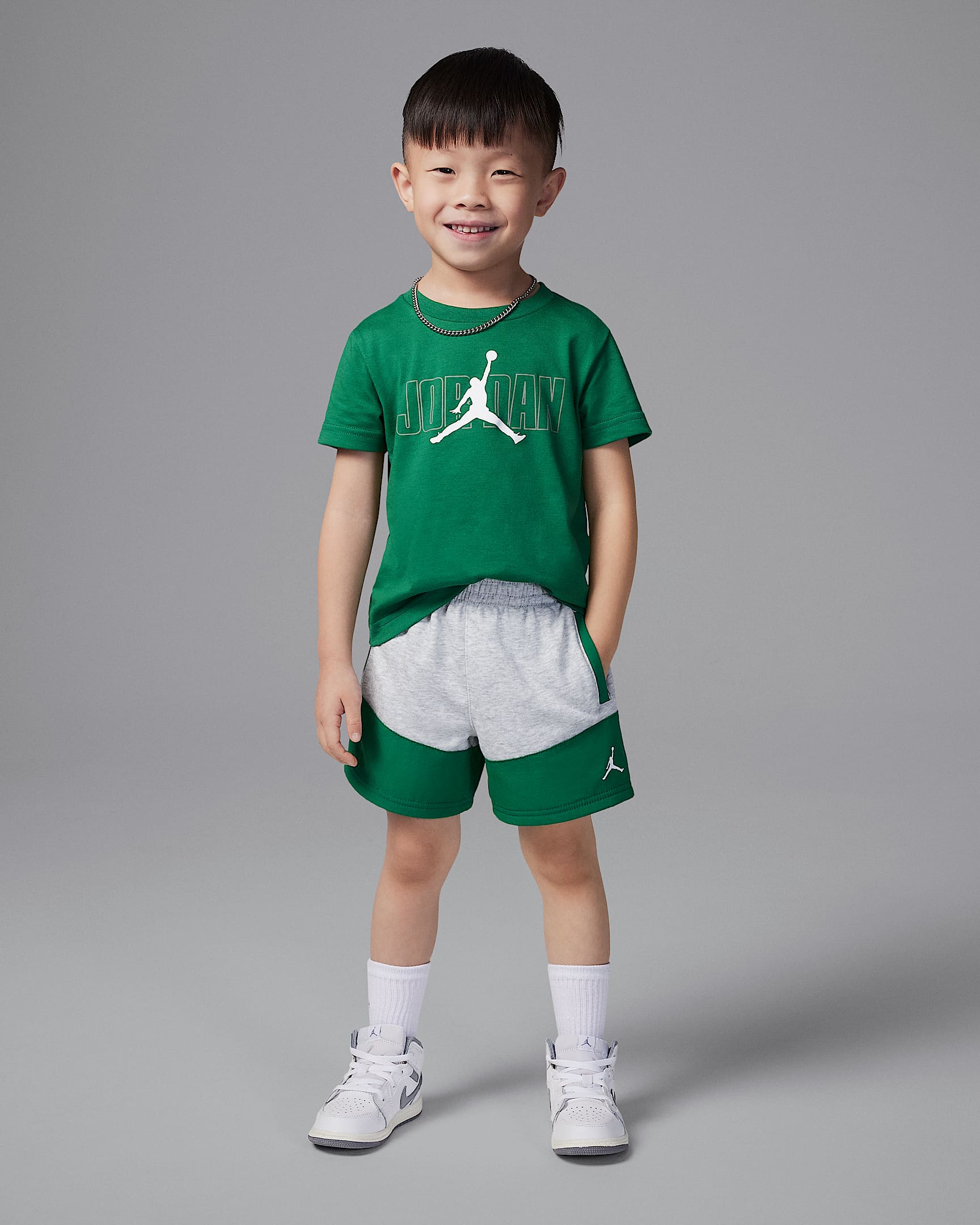 Conjunto de 2 piezas mixto y apilado infantil Jordan. Nike.com