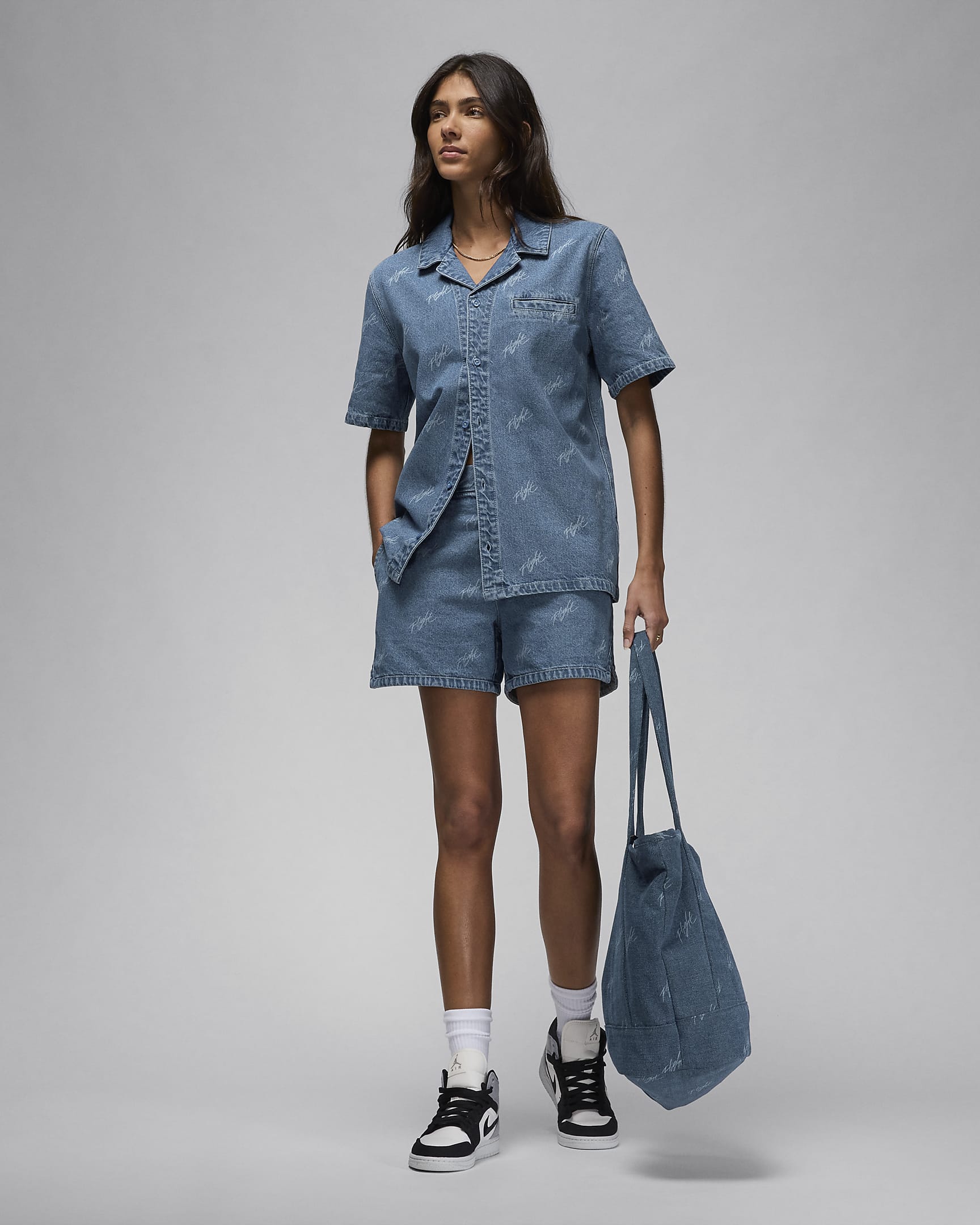 Jordan Women's Woven Top. Nike HR