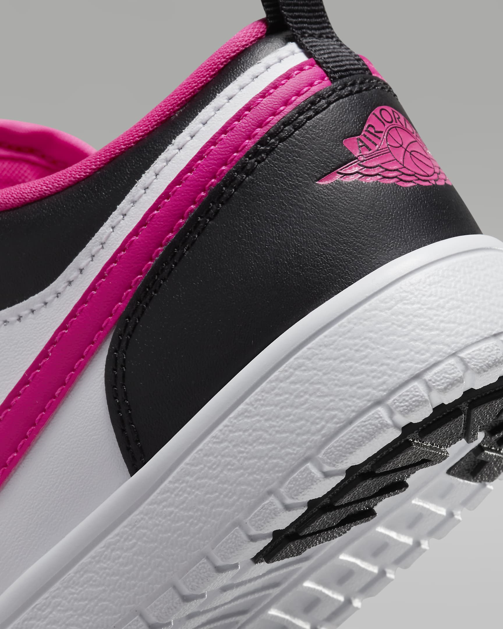 Jordan 1 Low Alt Younger Kids' Shoes. Nike HR