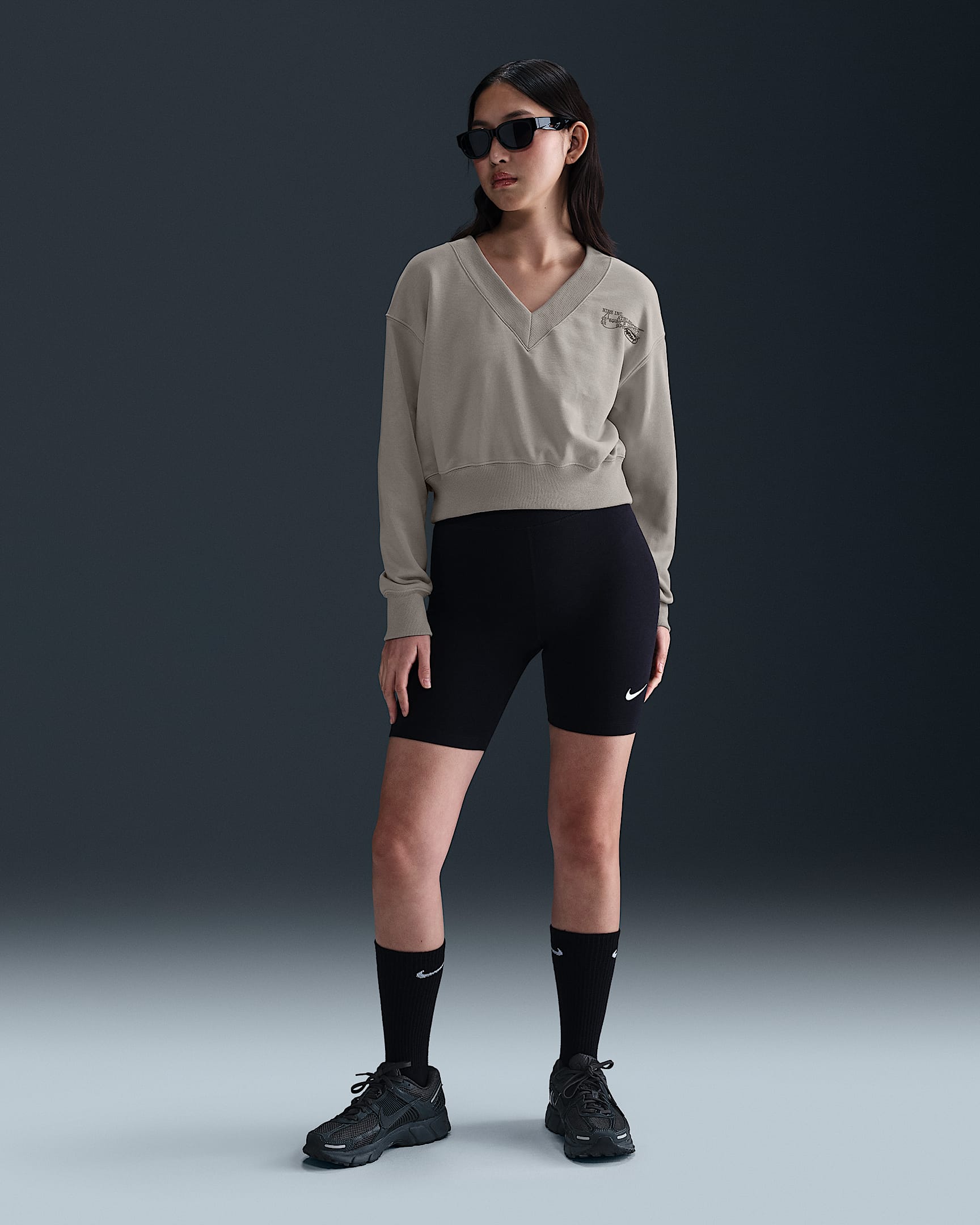 เสื้อเอวลอยคอวีขนาดโอเวอร์ไซส์ผู้หญิง Nike Sportswear Phoenix Fleece Nike TH