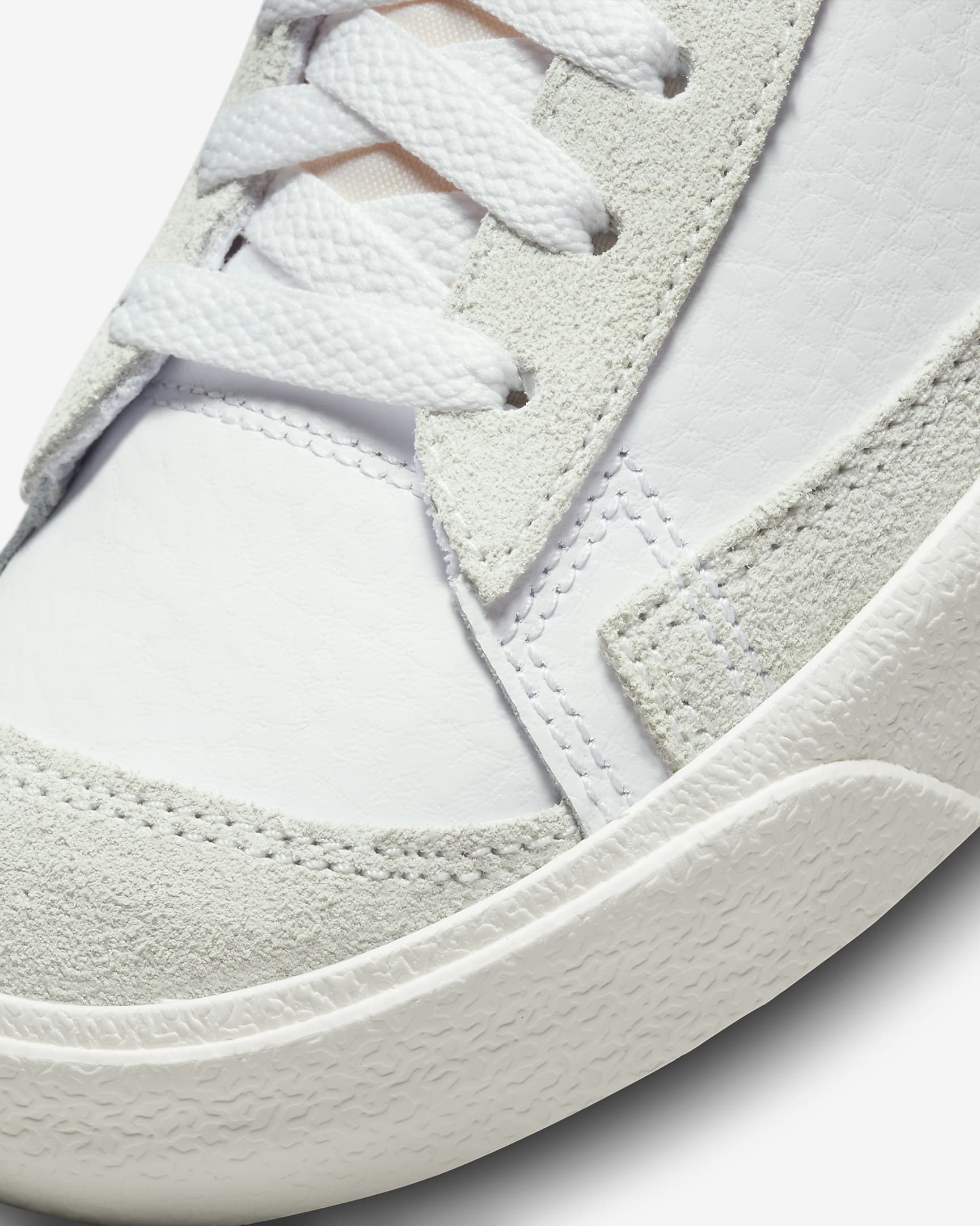 Nike Blazer Mid '77 Women's Shoes. Nike AT