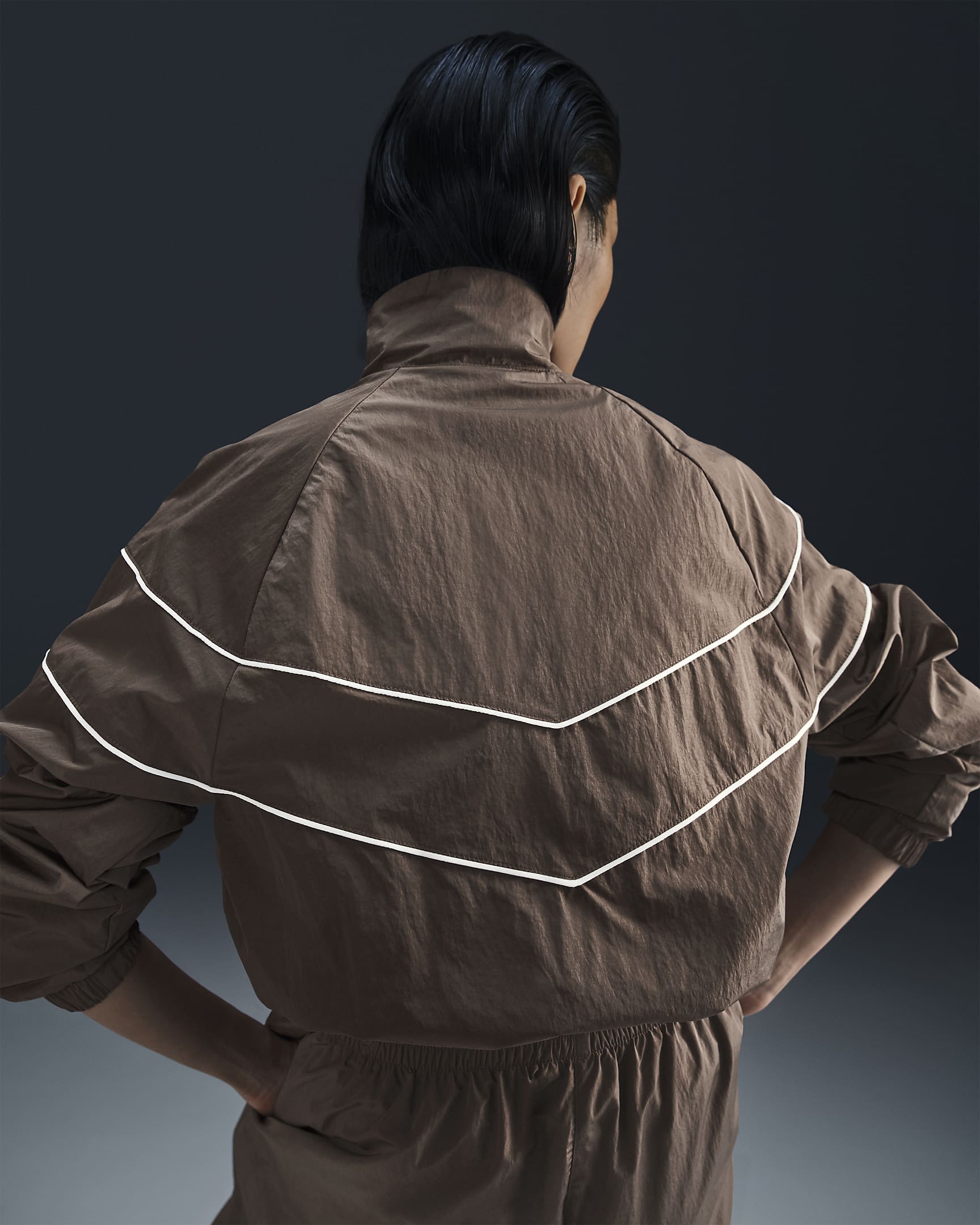 Nike Windrunner Women's Loose UV Woven Full-Zip Jacket. Nike SG