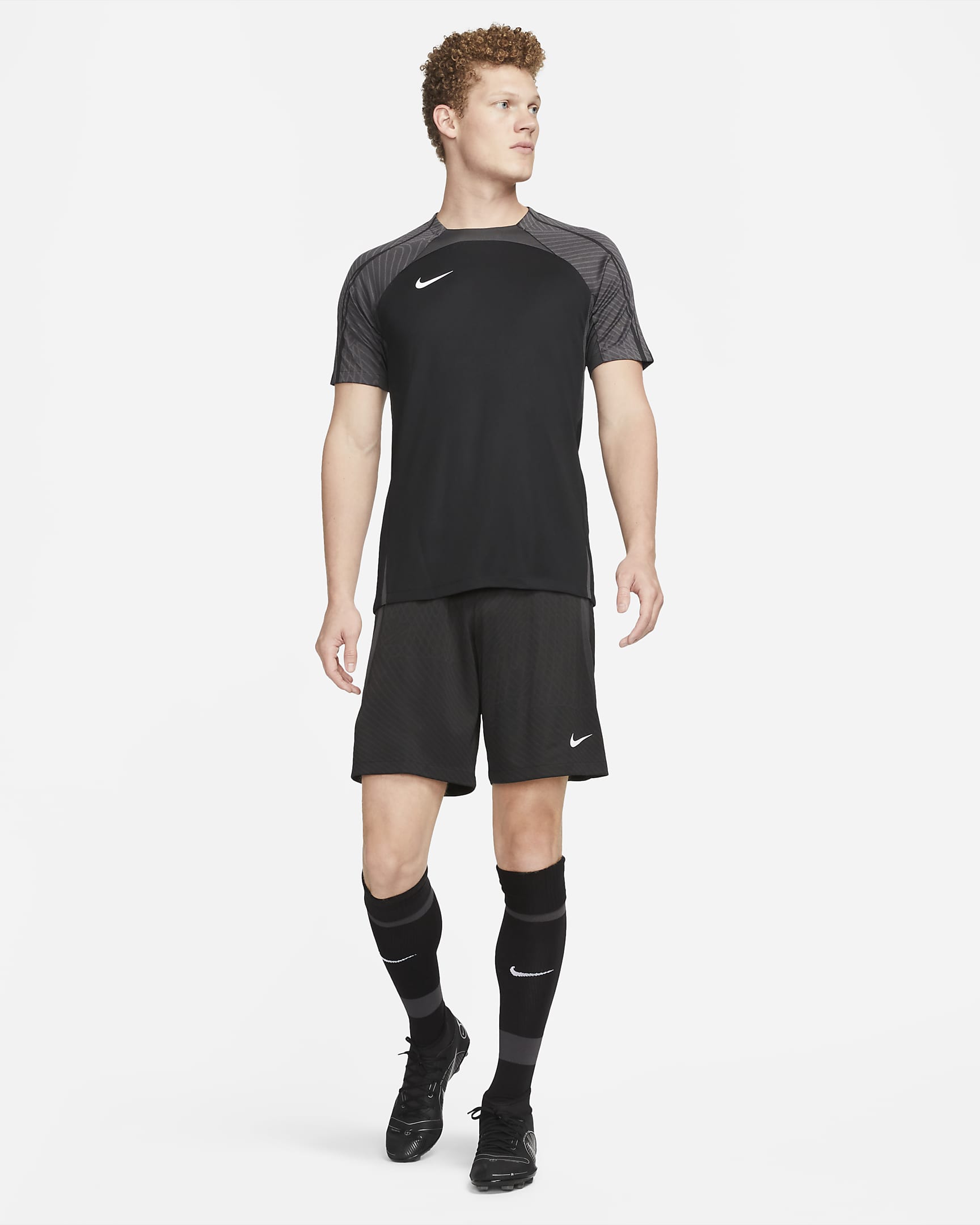 Nike Dri-FIT Strike Men's Short-Sleeve Football Top. Nike AE
