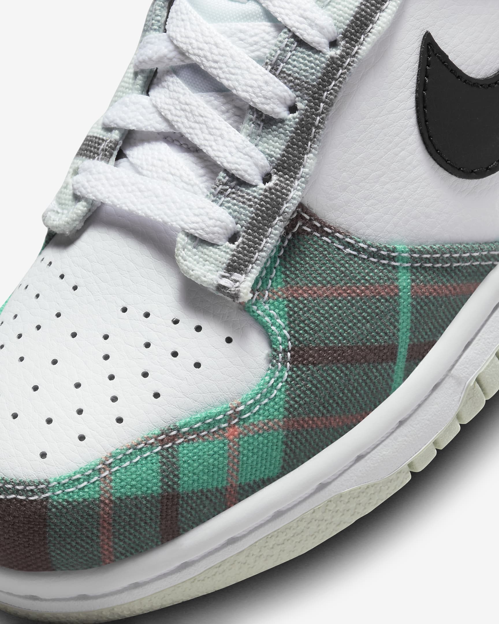 Nike Dunk Low SE Older Kids' Shoes. Nike SA