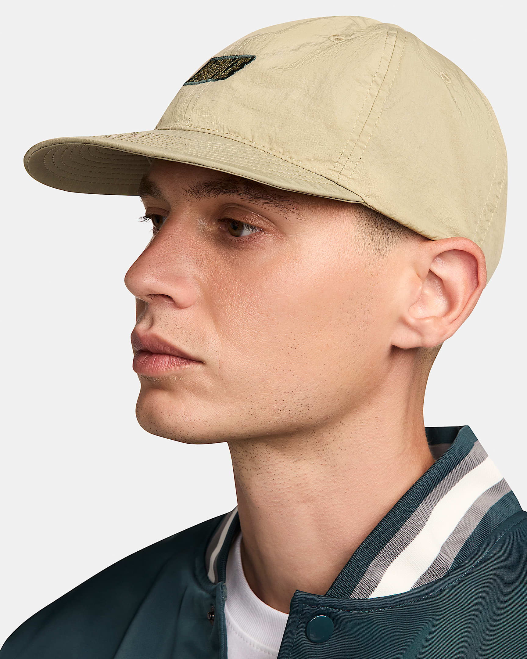Nike Club Unstructured Flat Bill Outdoor Cap. Nike IN