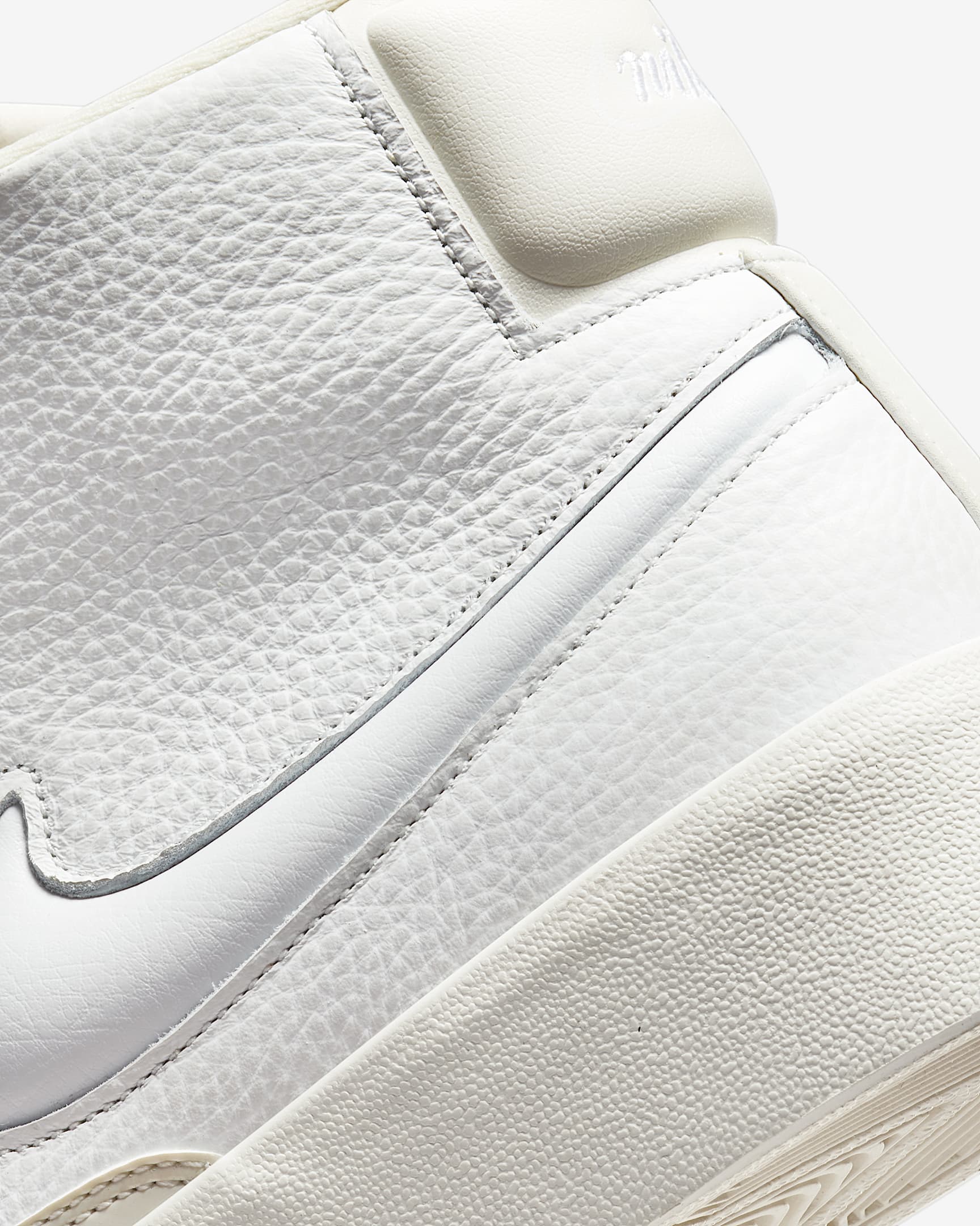 Nike Blazer Mid Victory Women's Shoes. Nike RO