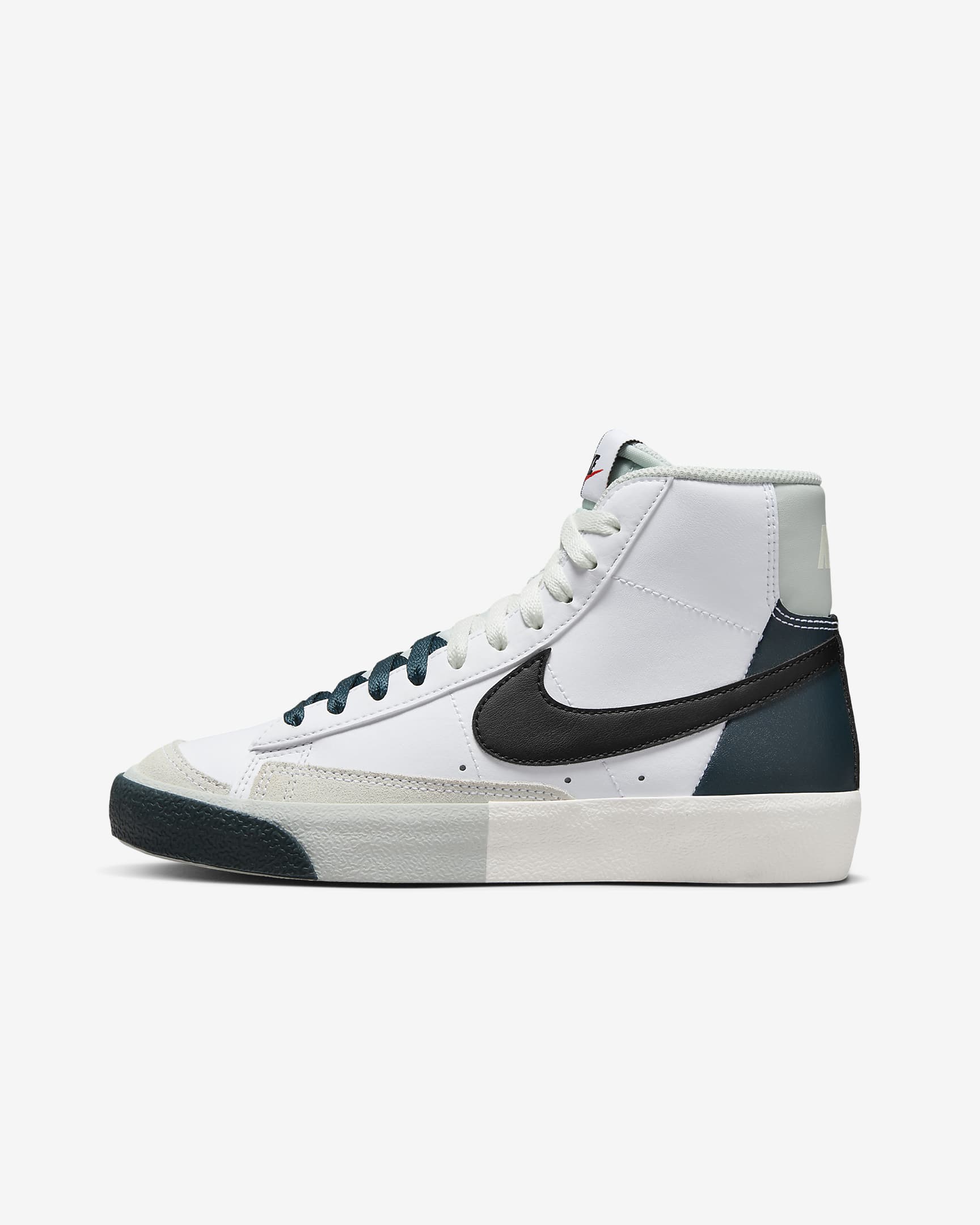 Chaussure Nike Blazer Mid '77 SE pour ado. Nike LU