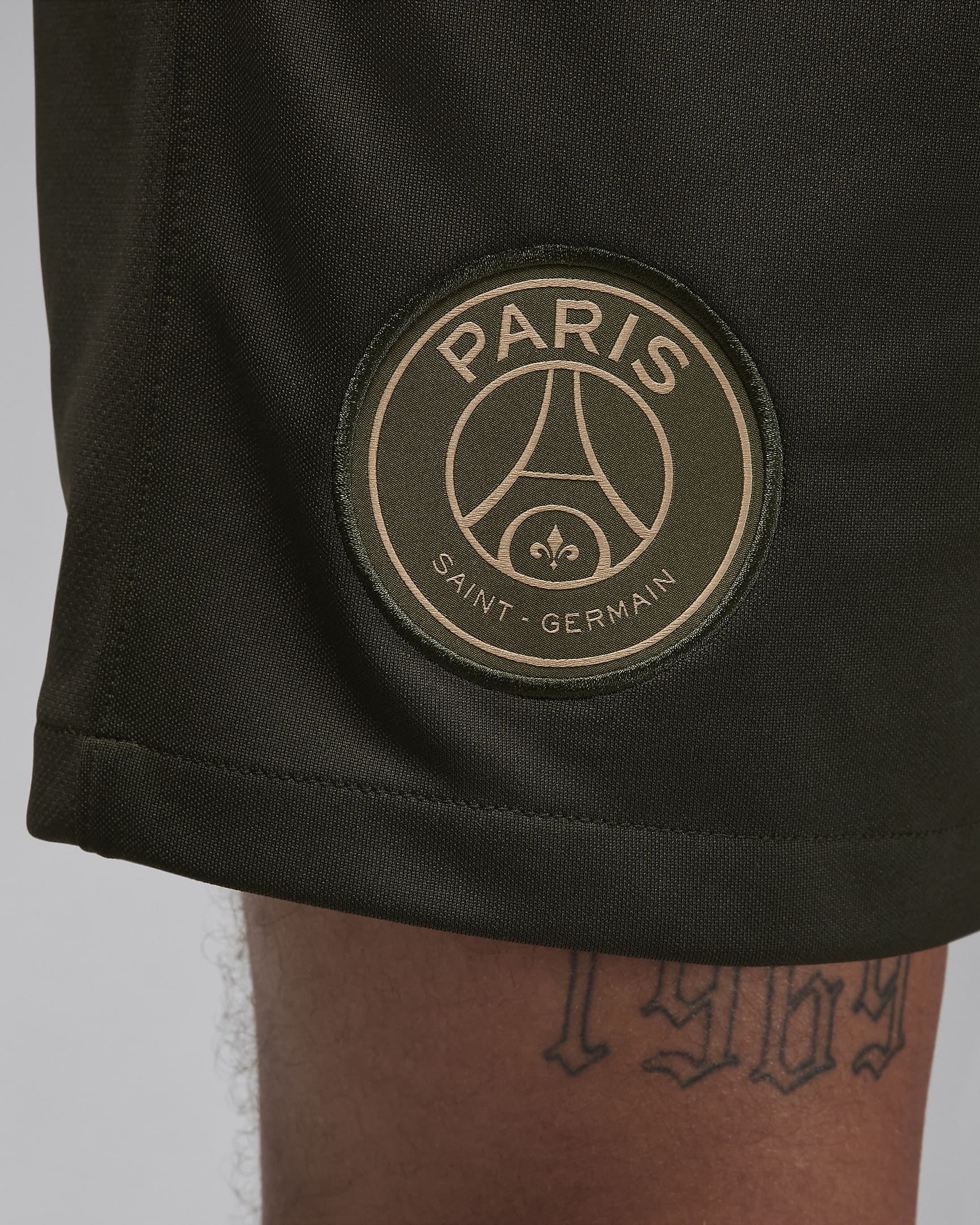 Paris Saint-Germain 2023/24 Stadium Fourth Men's Jordan Dri-FIT Football Replica Shorts. Nike IE