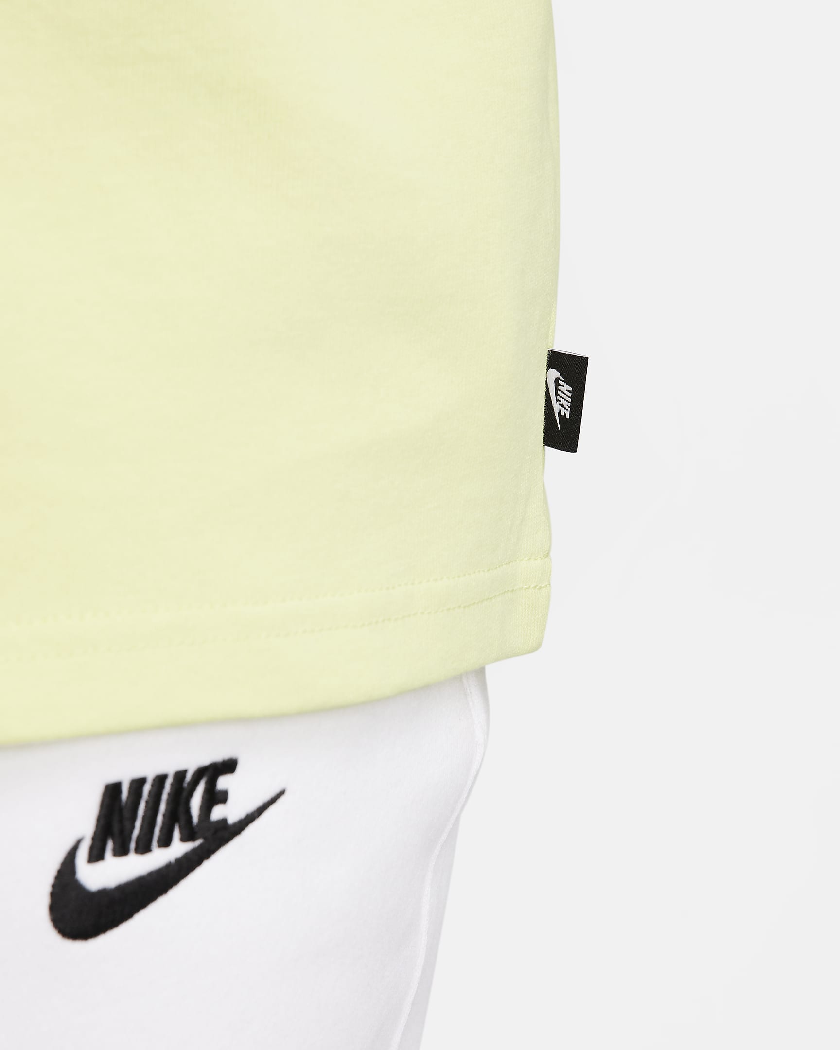 Nike Sportswear Premium Essentials Men's T-Shirt. Nike BE
