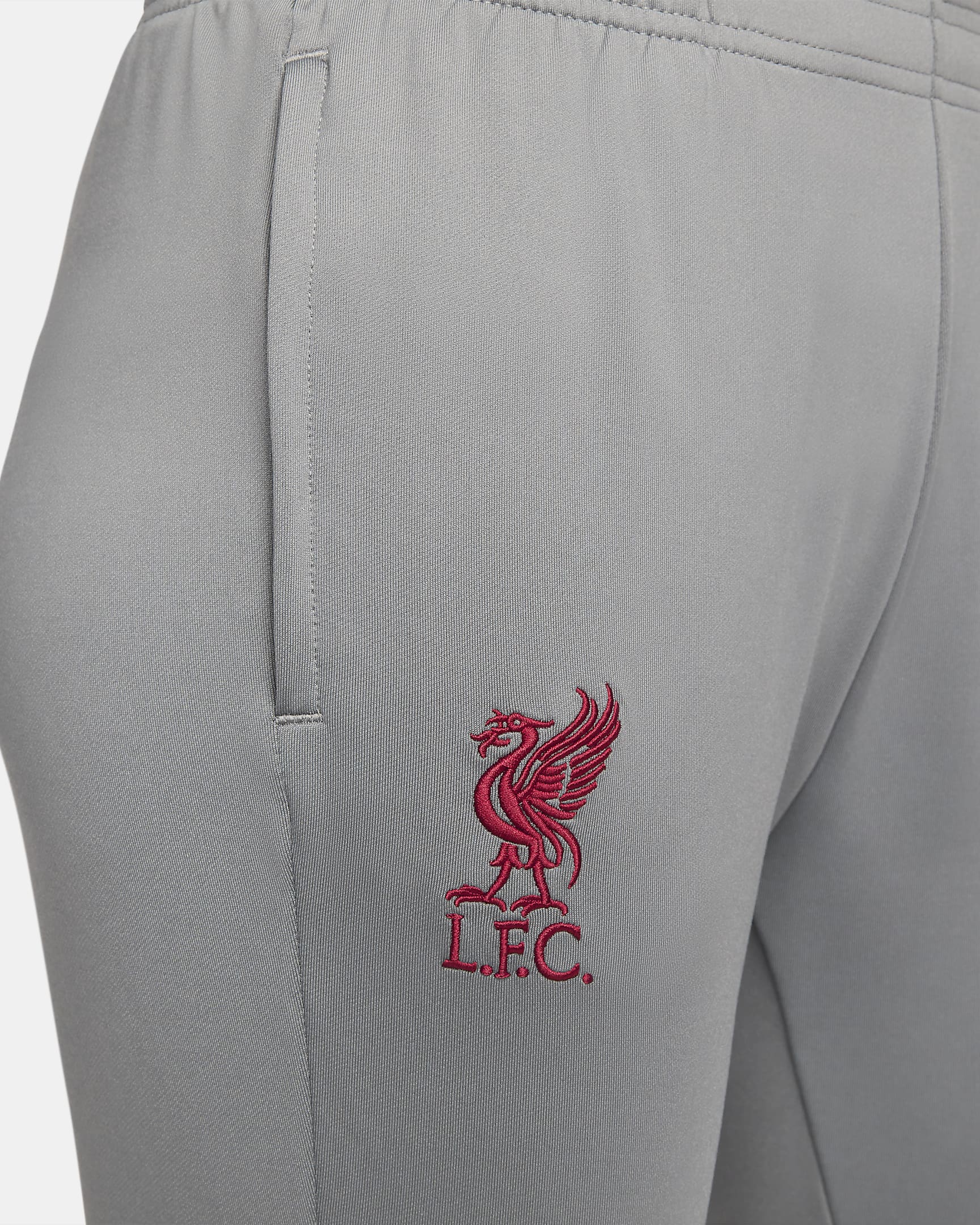 Liverpool F.C. Strike Women's Nike Dri-FIT Knit Football Pants. Nike SI