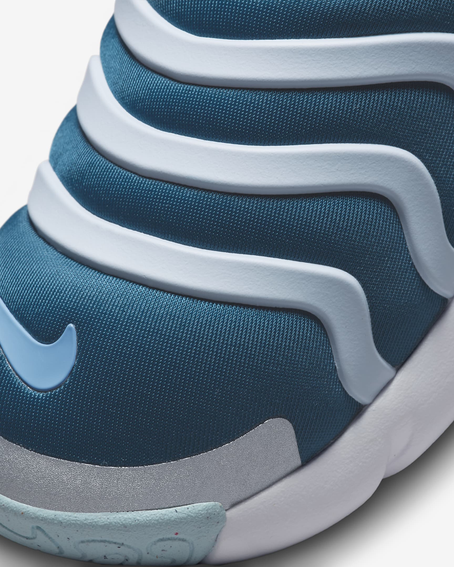 Nike Dynamo GO SE Younger Kids' Easy On/Off Shoes. Nike ID