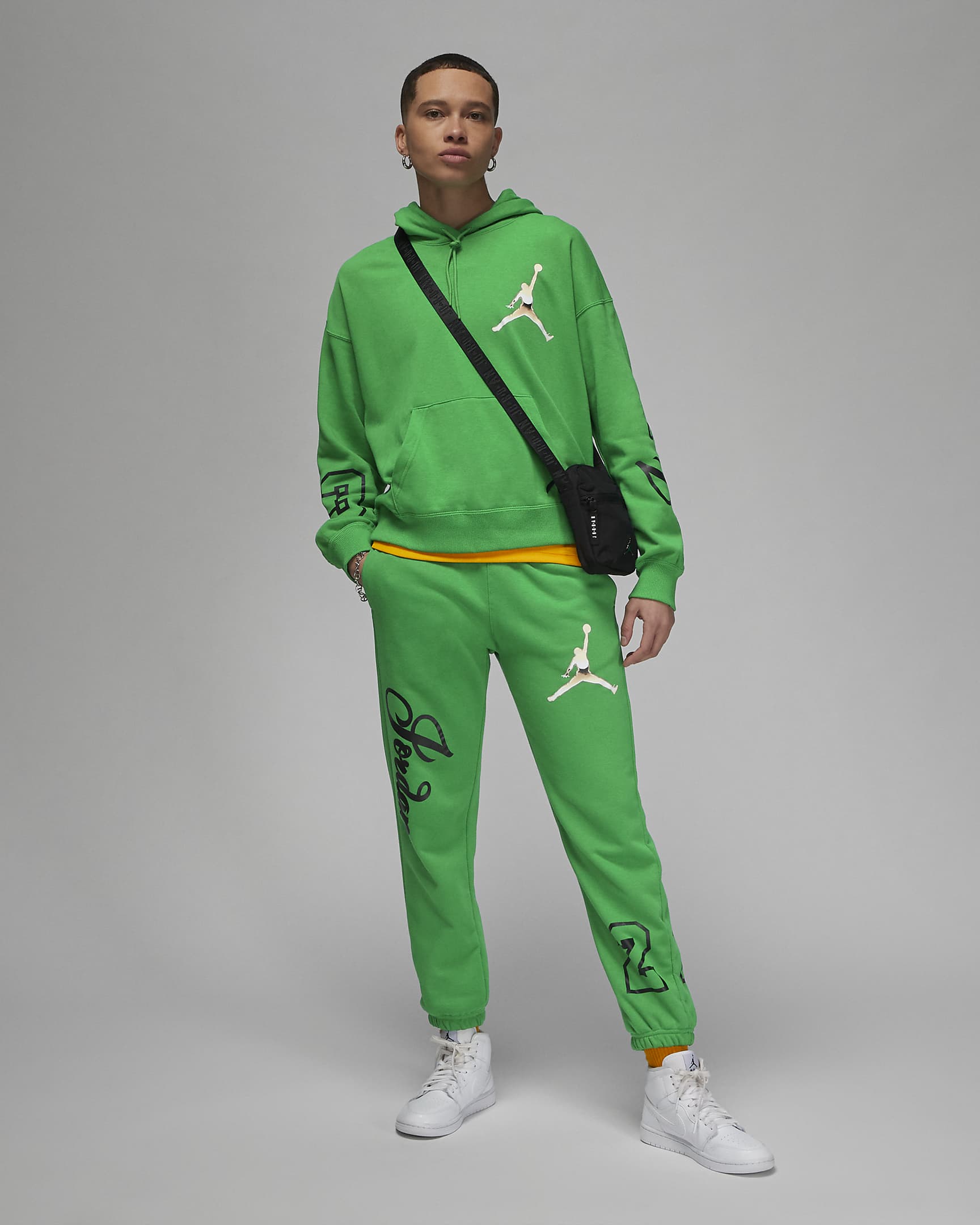 Jordan Brooklyn Women's Graphic Pullover Hoodie. Nike PH