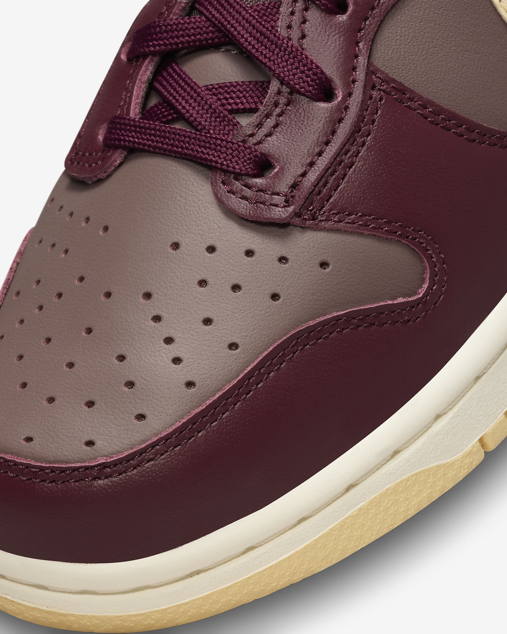 Nike Dunk High Women's Shoes. Nike LU