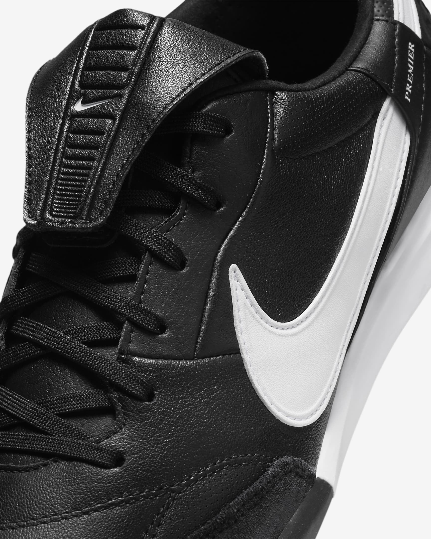 NikePremier 3 TF Low-Top Football Shoes. Nike BG