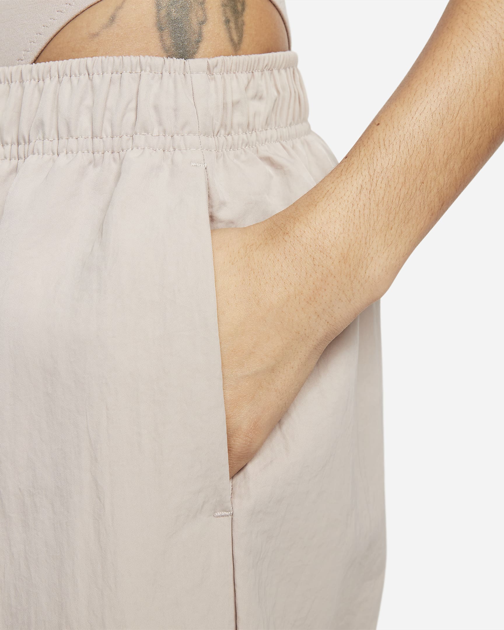 Nike Sportswear Essential Women's High-Rise Woven Cargo Trousers. Nike SE