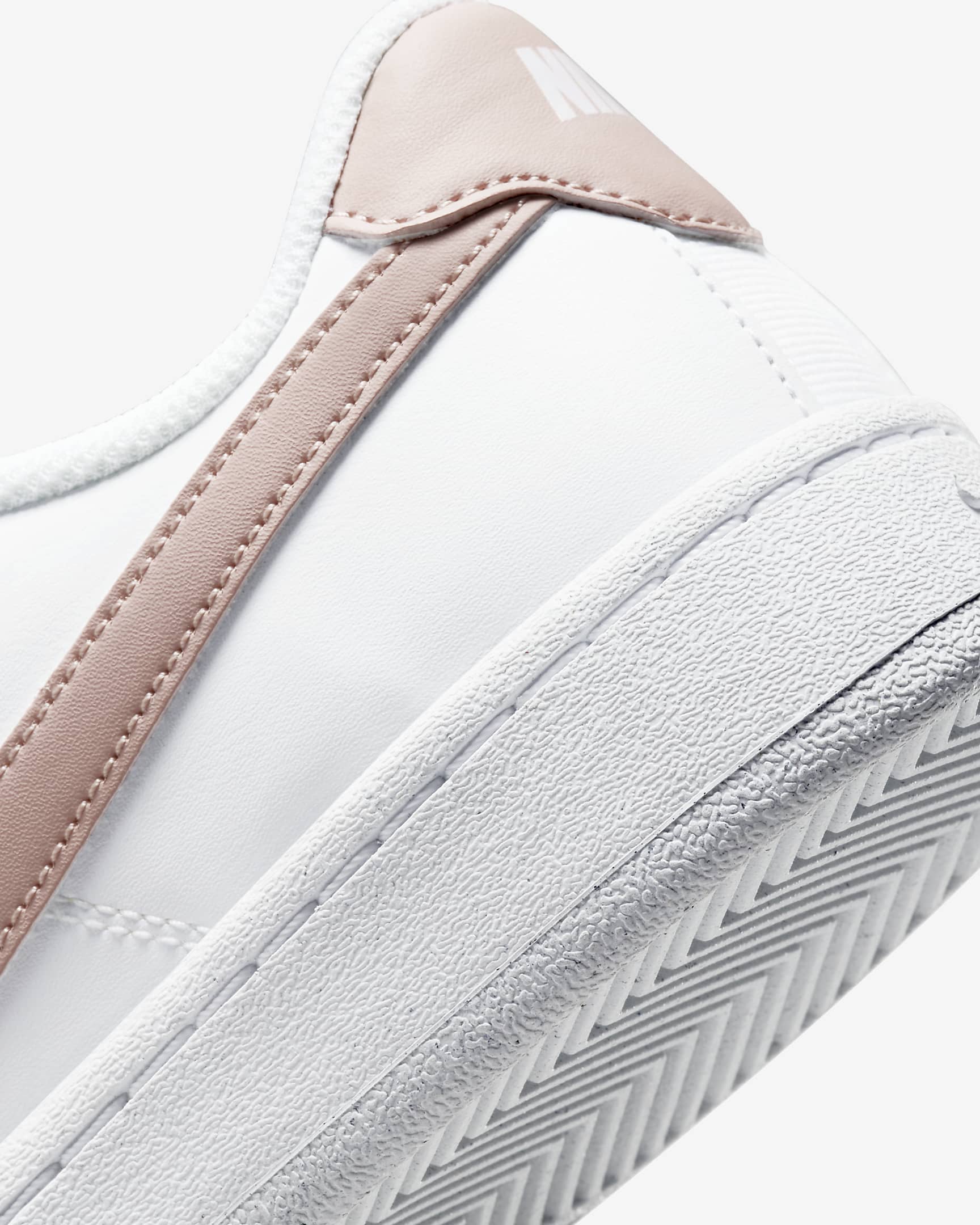 Nike Court Royale 2 Women's Shoe. Nike LU