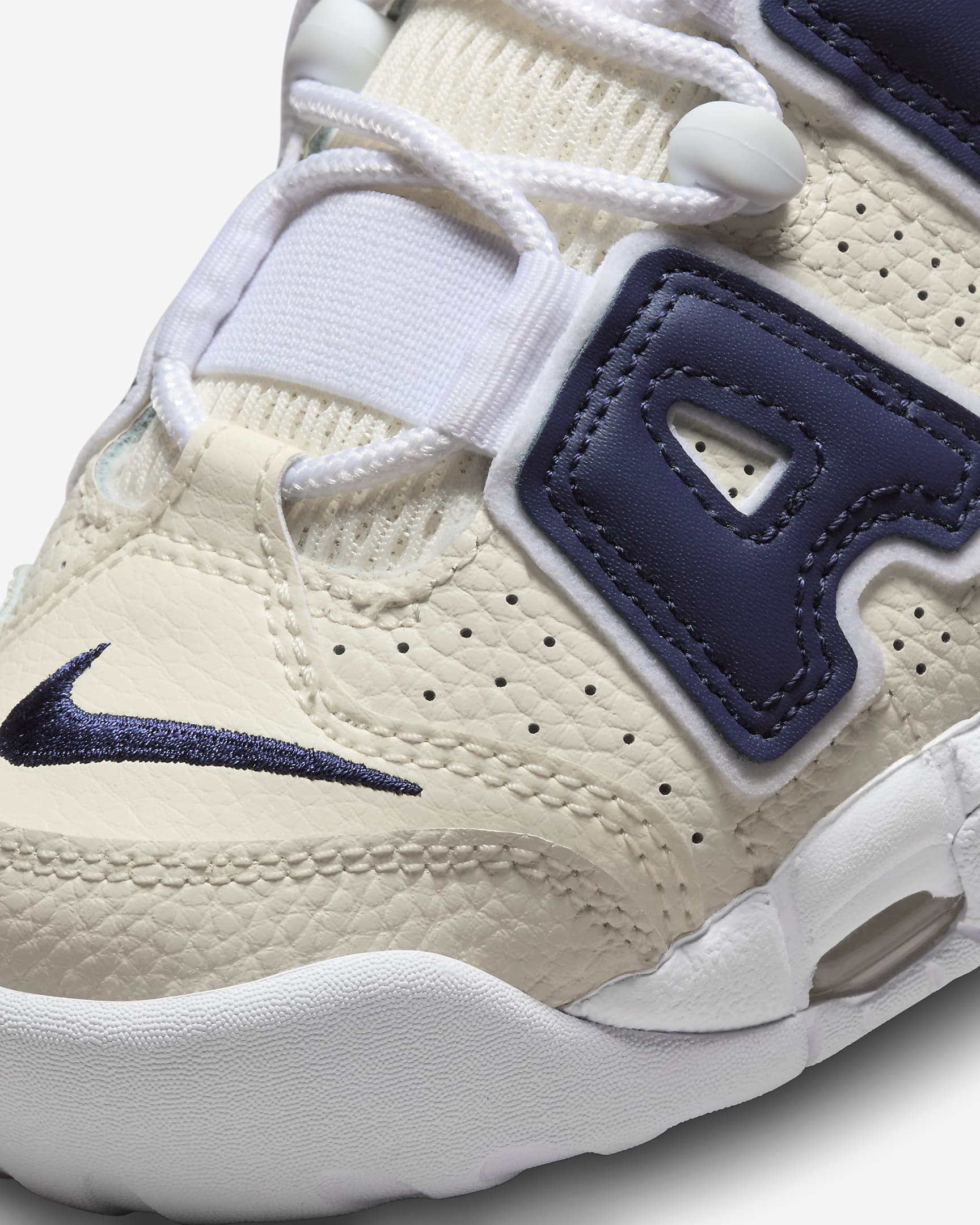 Nike Air More Uptempo Women's Shoes. Nike BE