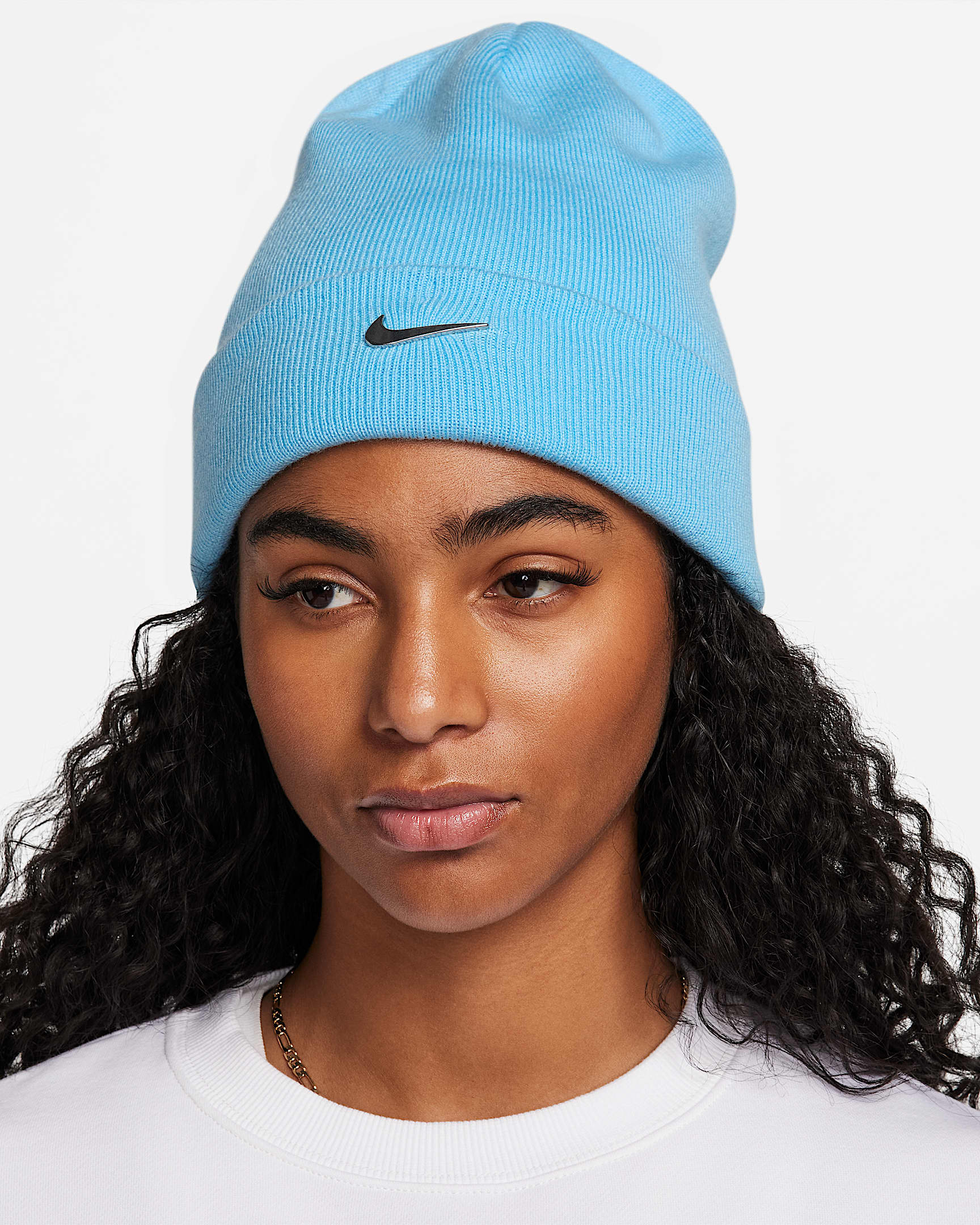 Nike Peak Standard Cuff Metal Swoosh Beanie. Nike LU