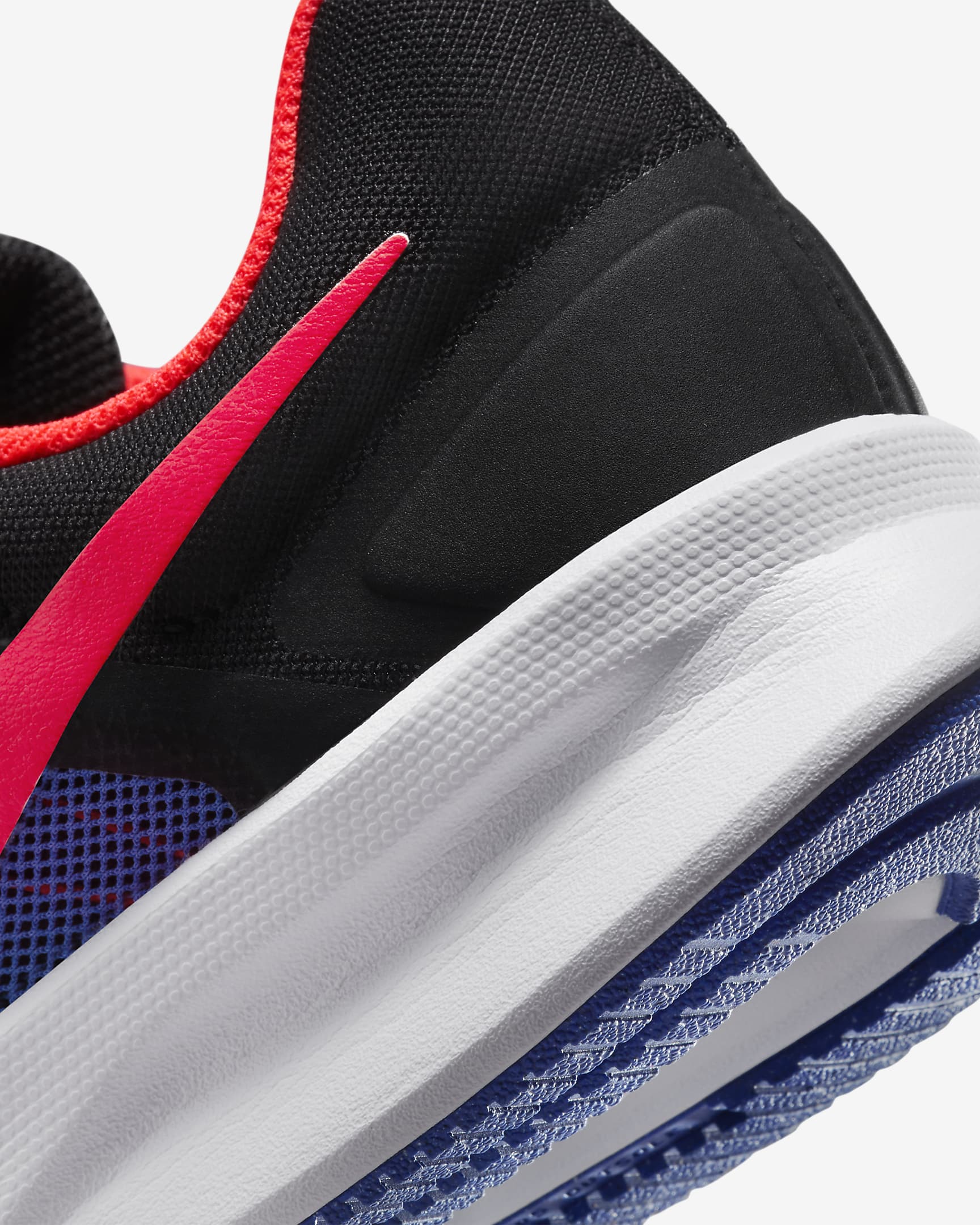 Nike Run Swift 3 女款路跑鞋。Nike TW