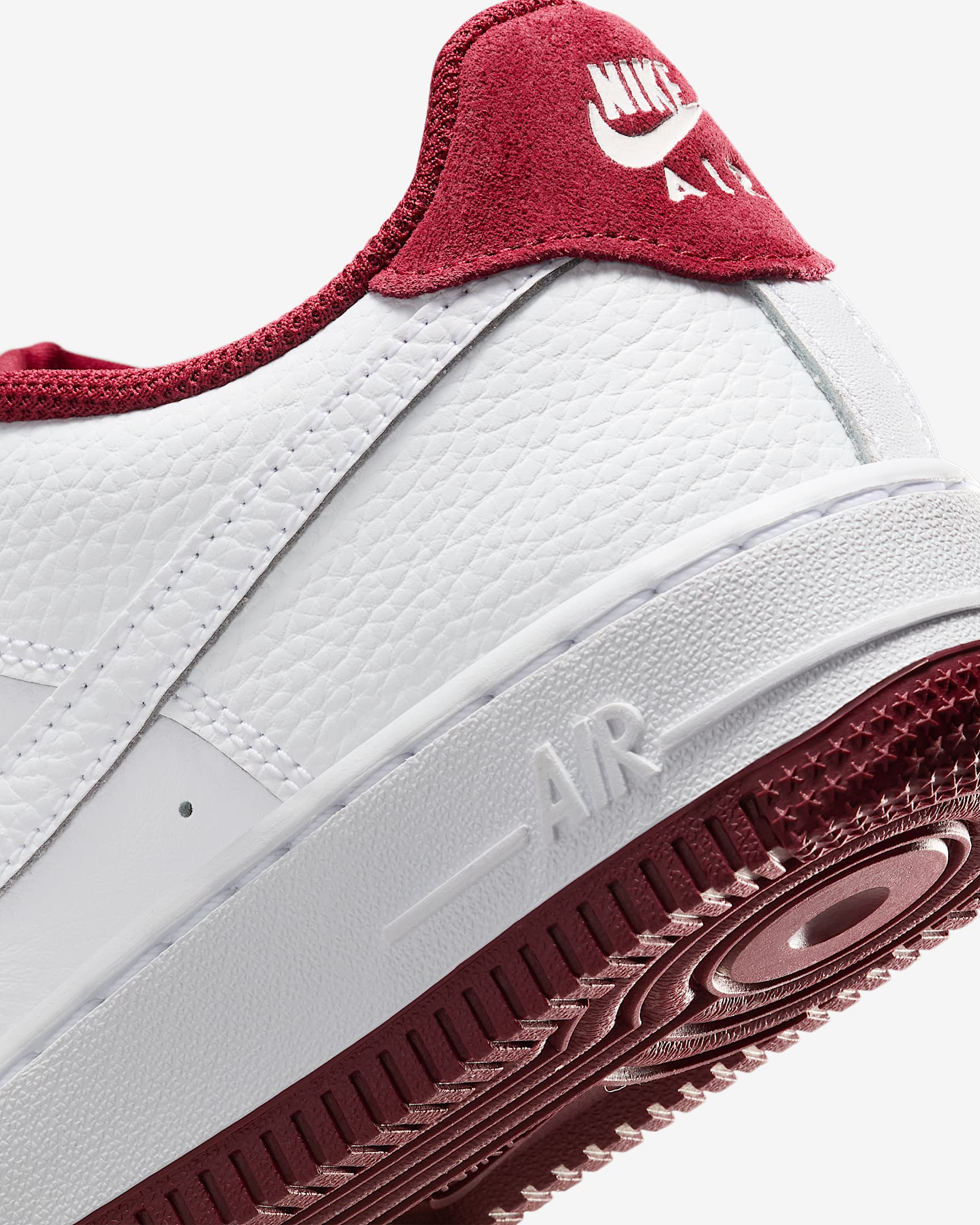 Nike Air Force 1 LV8 Older Kids' Shoes. Nike IE