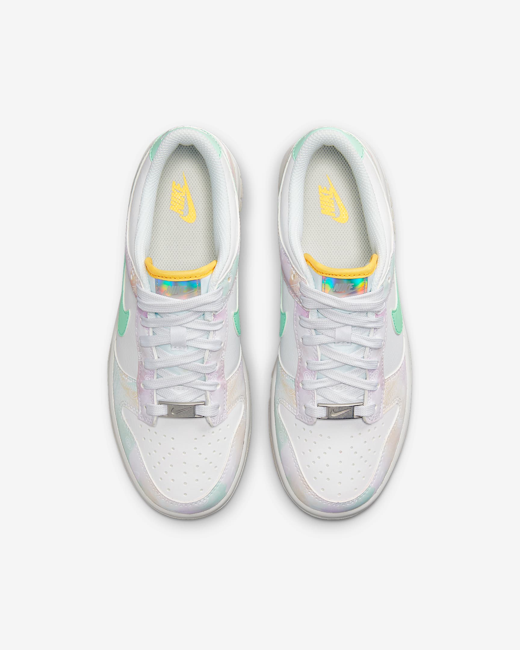 Nike Dunk Low Older Kids' Shoes. Nike SG