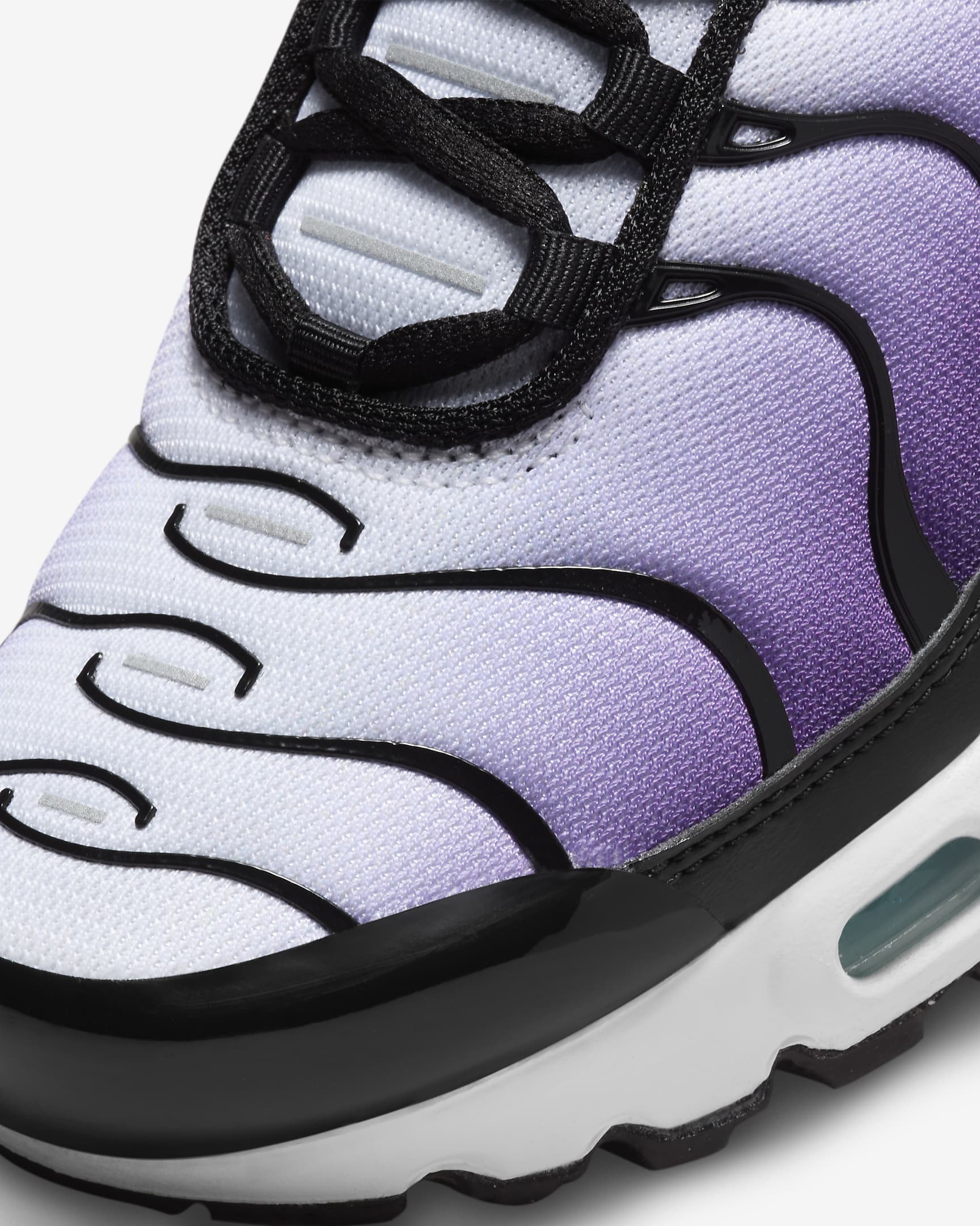 Nike Air Max Plus Older Kids' Shoes. Nike CZ