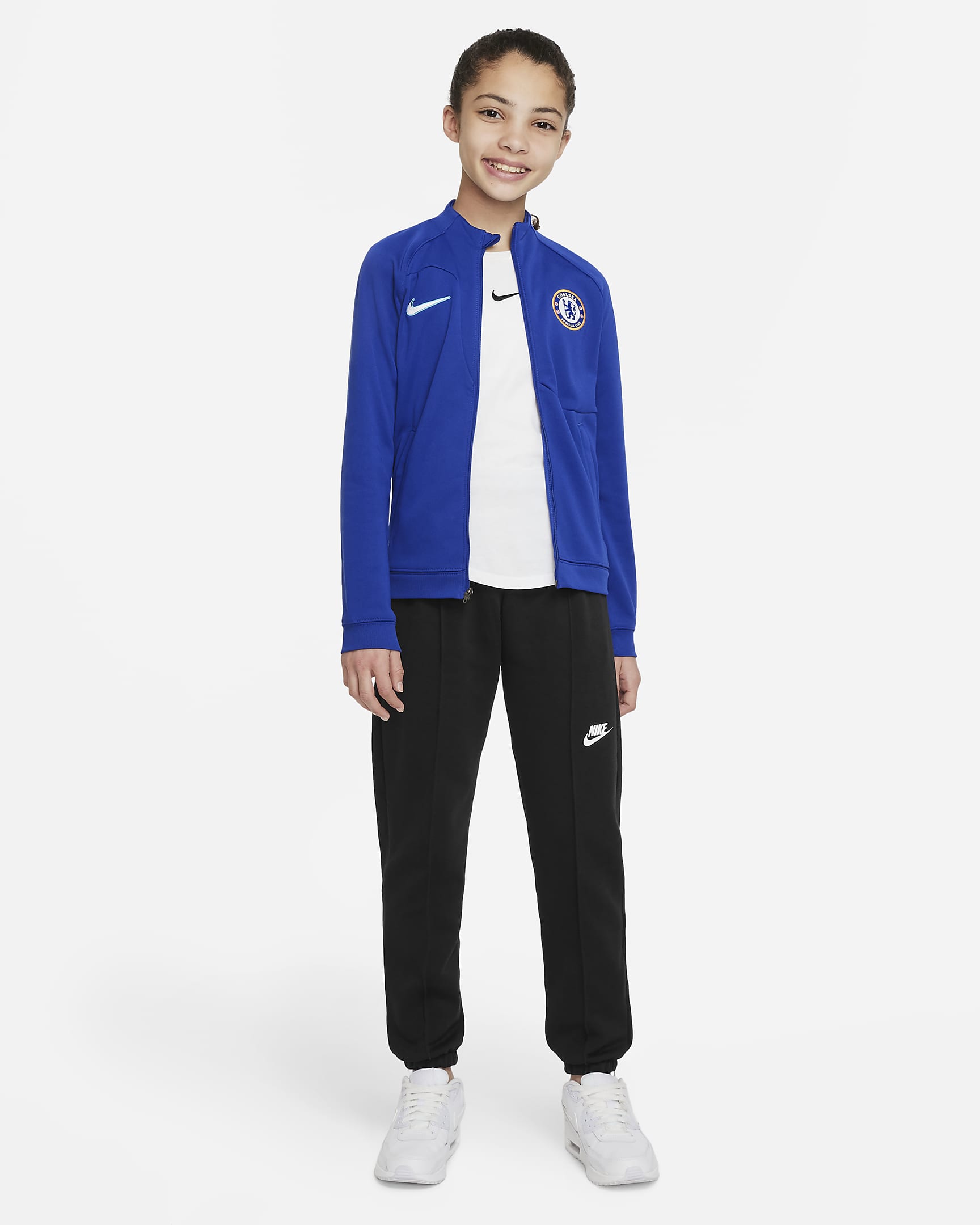 Chelsea F.C. Academy Pro Older Kids' Nike Football Jacket. Nike NL