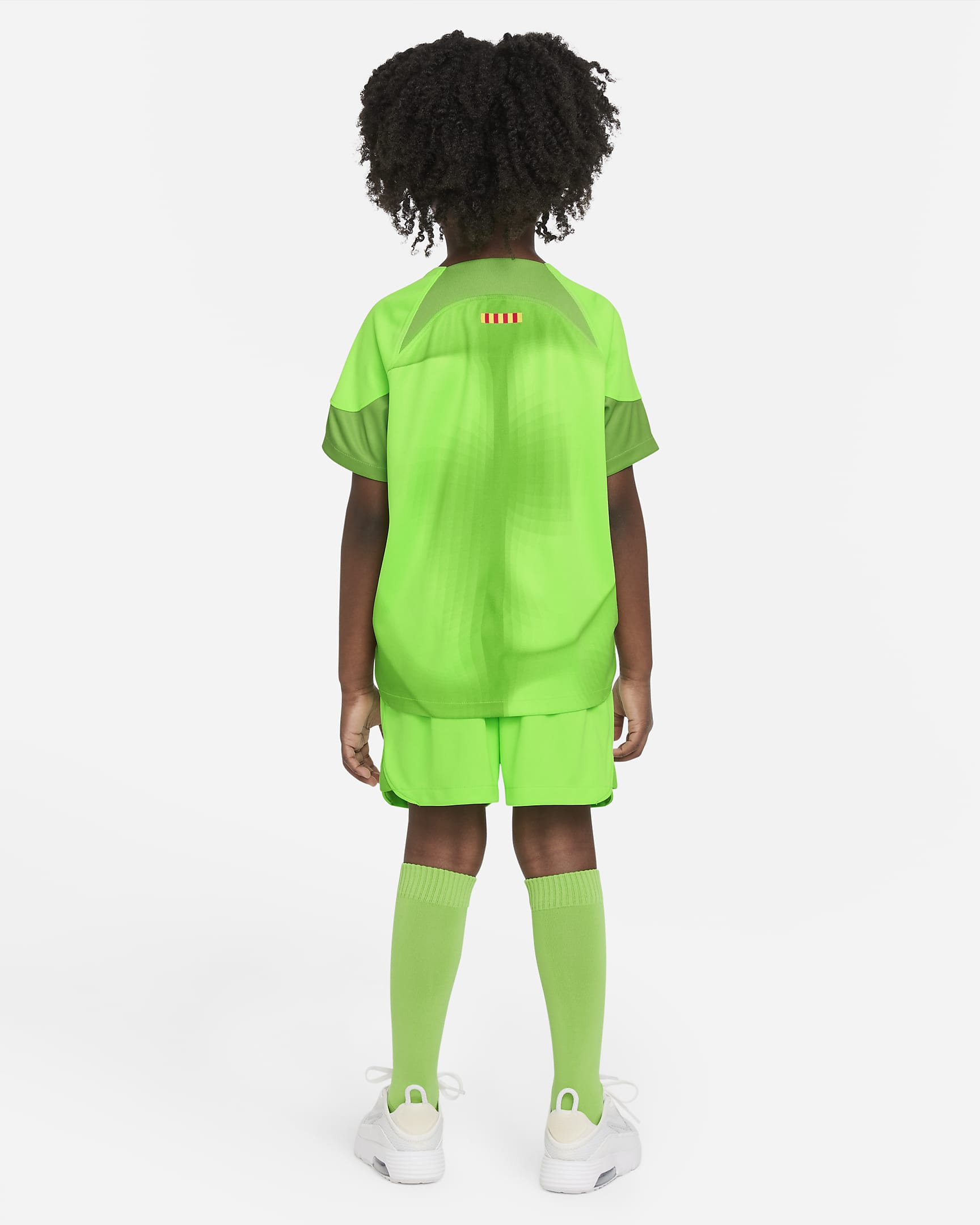 F.C. Barcelona 2022/23 Goalkeeper Younger Kids' Nike Football Kit. Nike BE