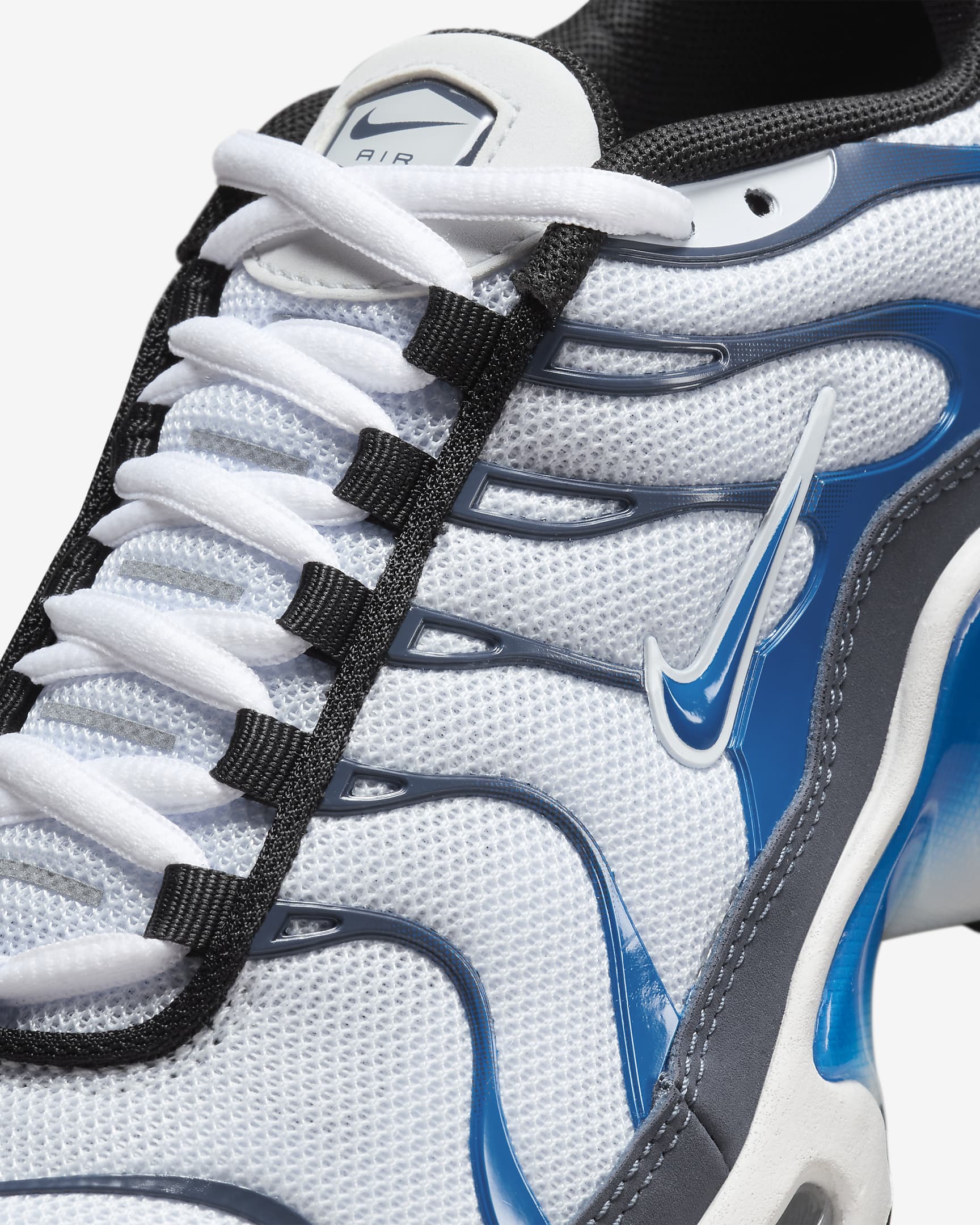 Nike Air Max Plus Older Kids' Shoes. Nike LU