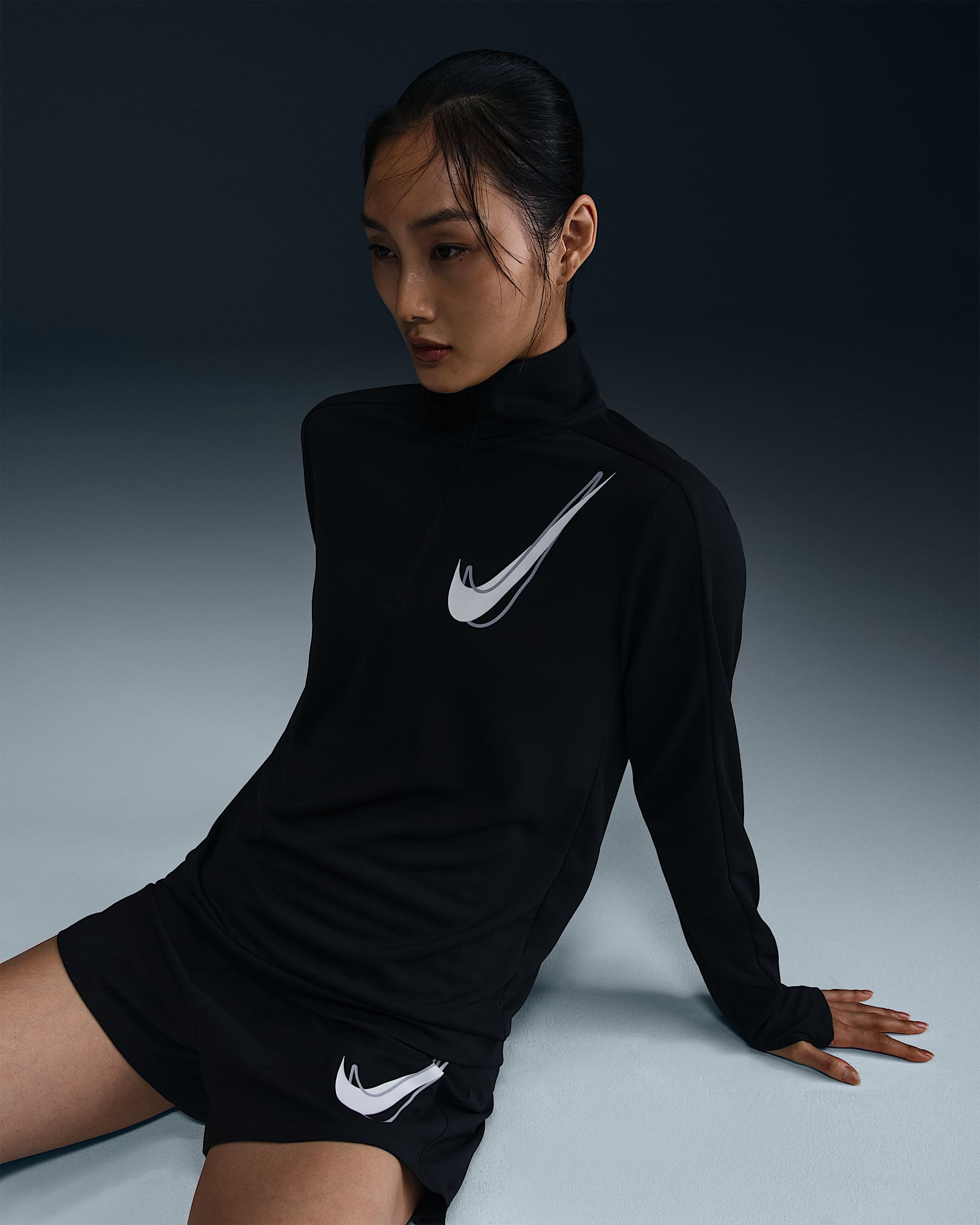 เสื้อวิ่งมิดเลเยอร์ Dri-FIT ซิปสั้นผู้หญิง Nike Swoosh Nike TH